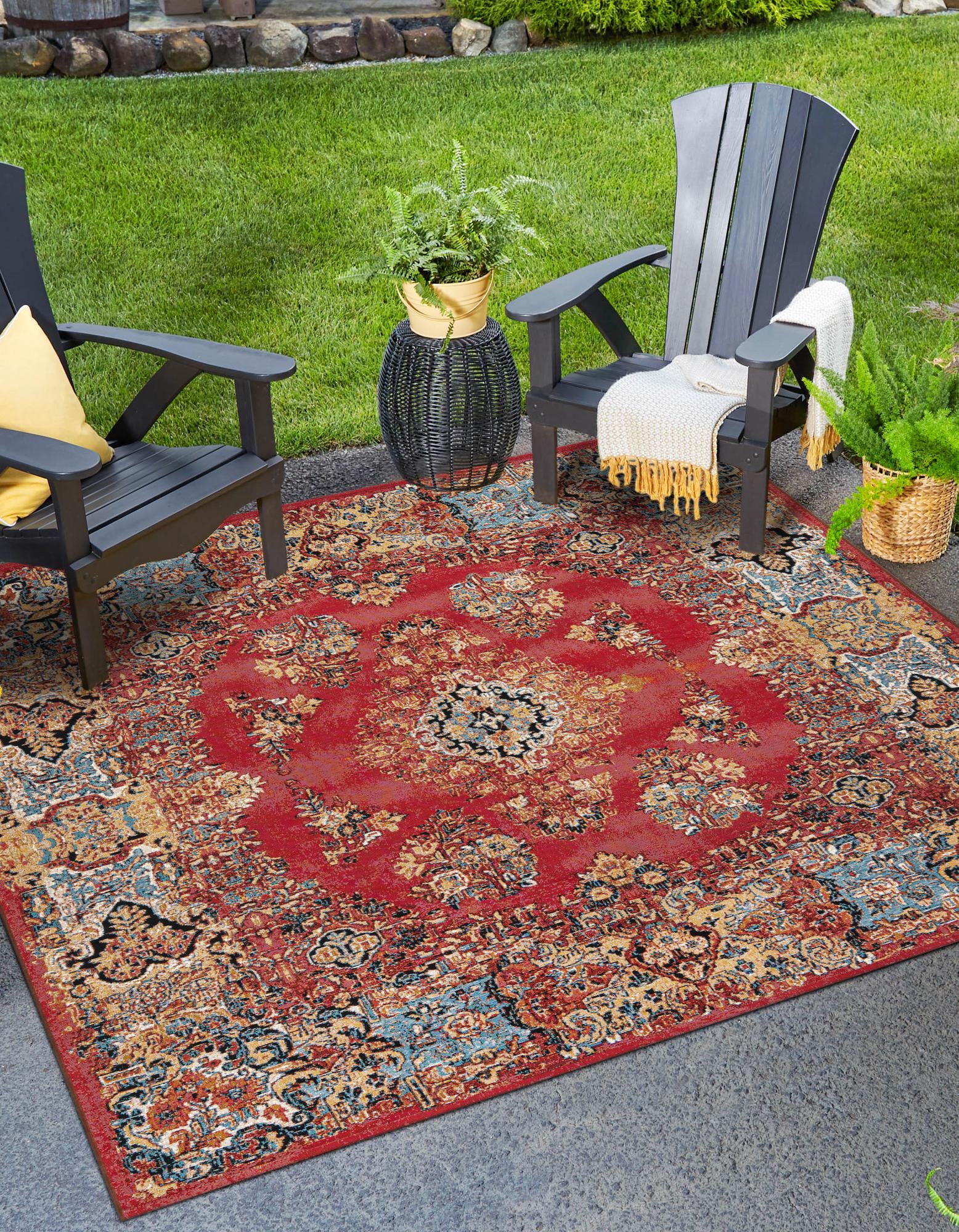 Antique Red 7' 10 x 7' 10 Traditional Indoor / Outdoor Square Rug ...