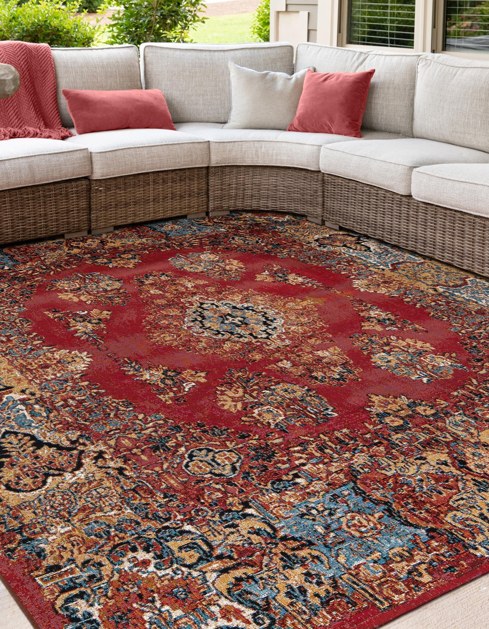 Antique Red 7' 10 x 7' 10 Traditional Indoor / Outdoor Square Rug ...