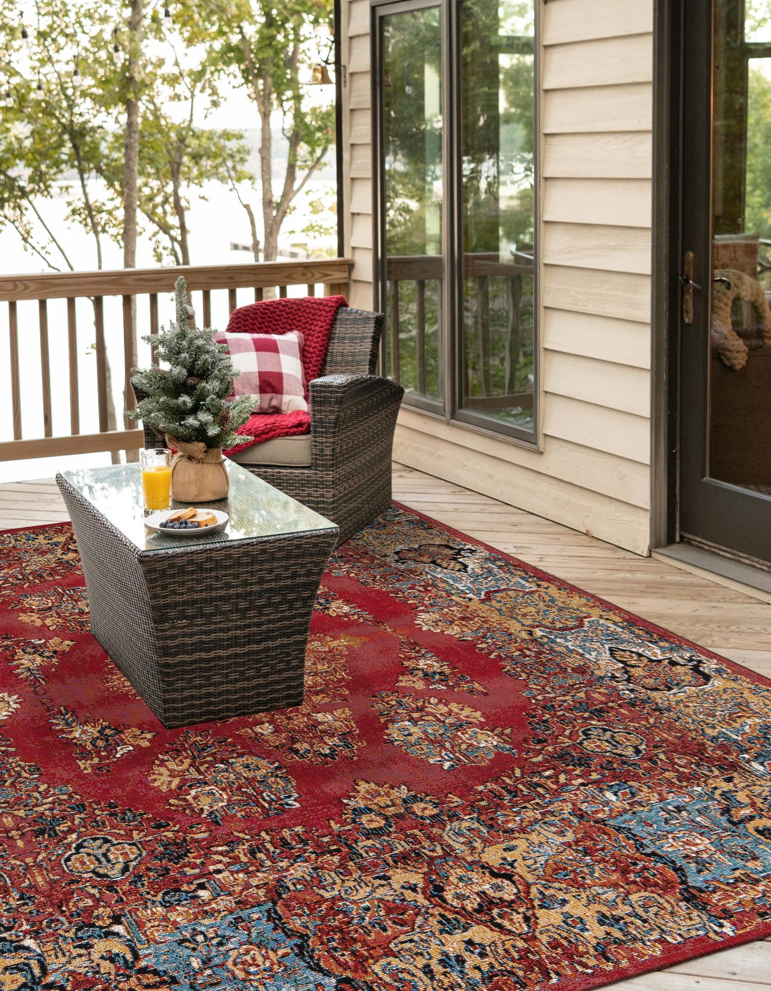 Antique Red 7' 10 x 7' 10 Traditional Indoor / Outdoor Square Rug ...