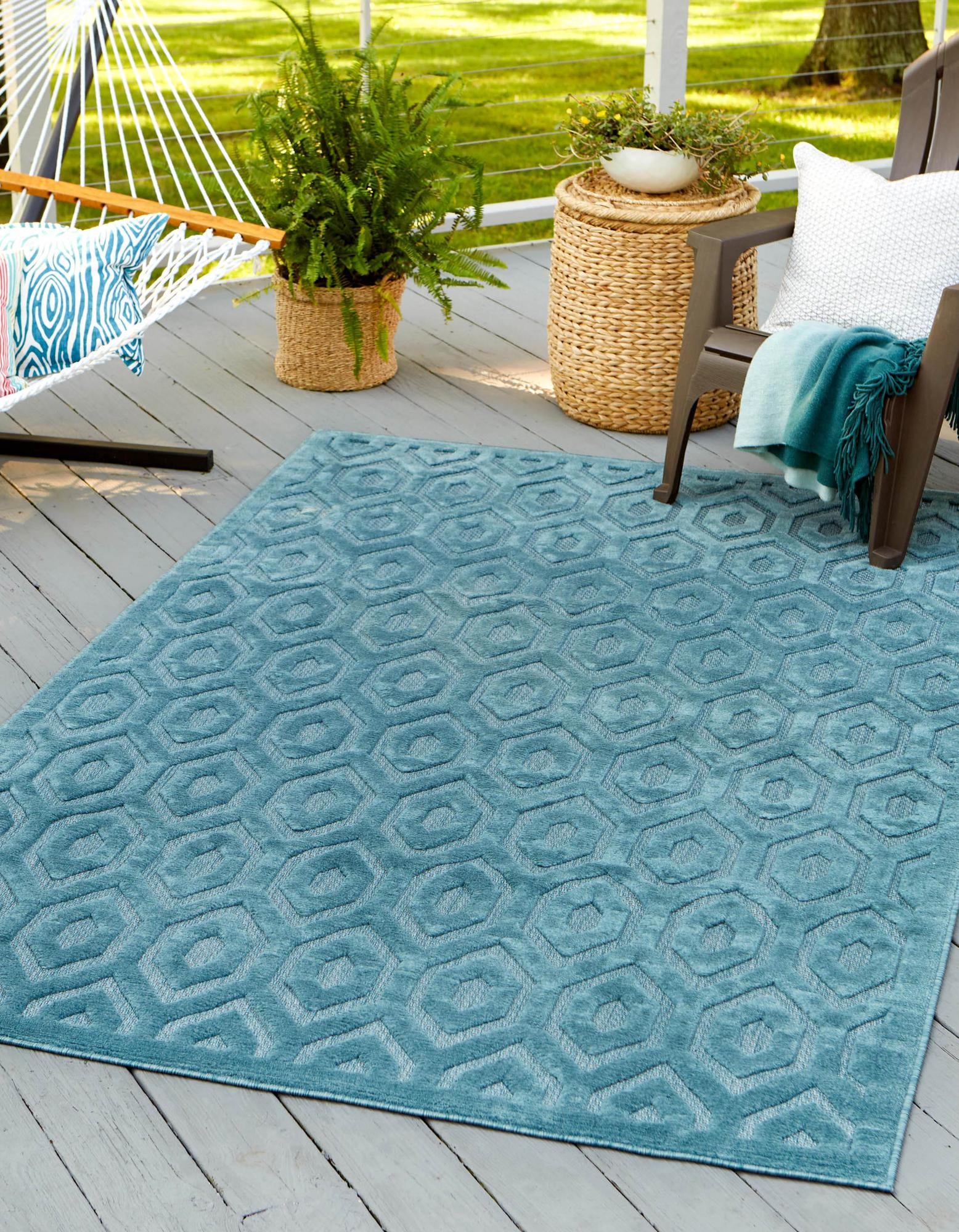 Aqua 6' x 9' Trellis Textured Indoor / Outdoor Rug | Rugs.com