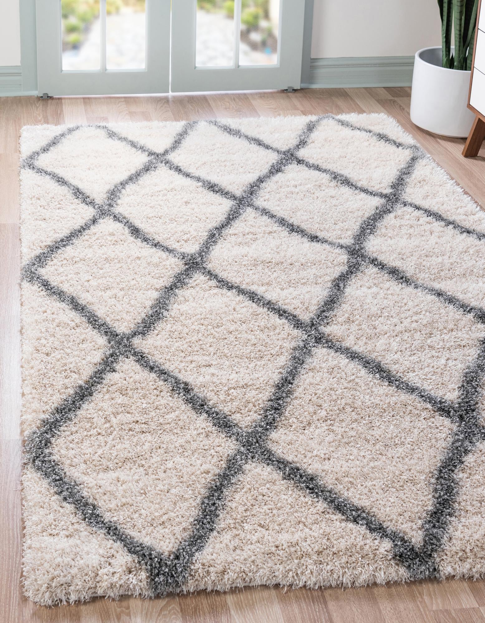 Beige 5' x 8' Lattice Shag Rug | Rugs.com