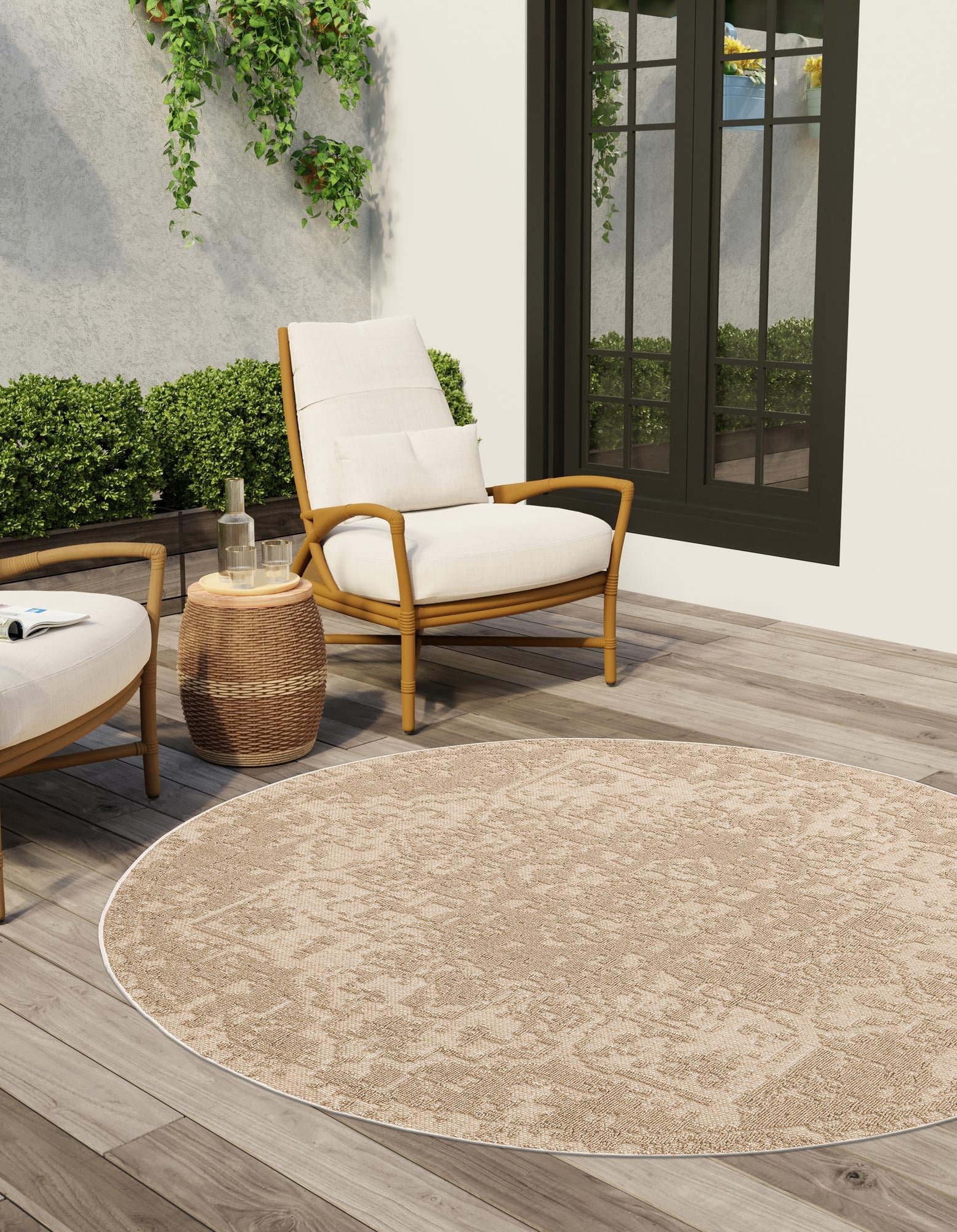 Beige 7' 10 x 7' 10 Traditional Indoor / Outdoor Round Rug | Rugs.com