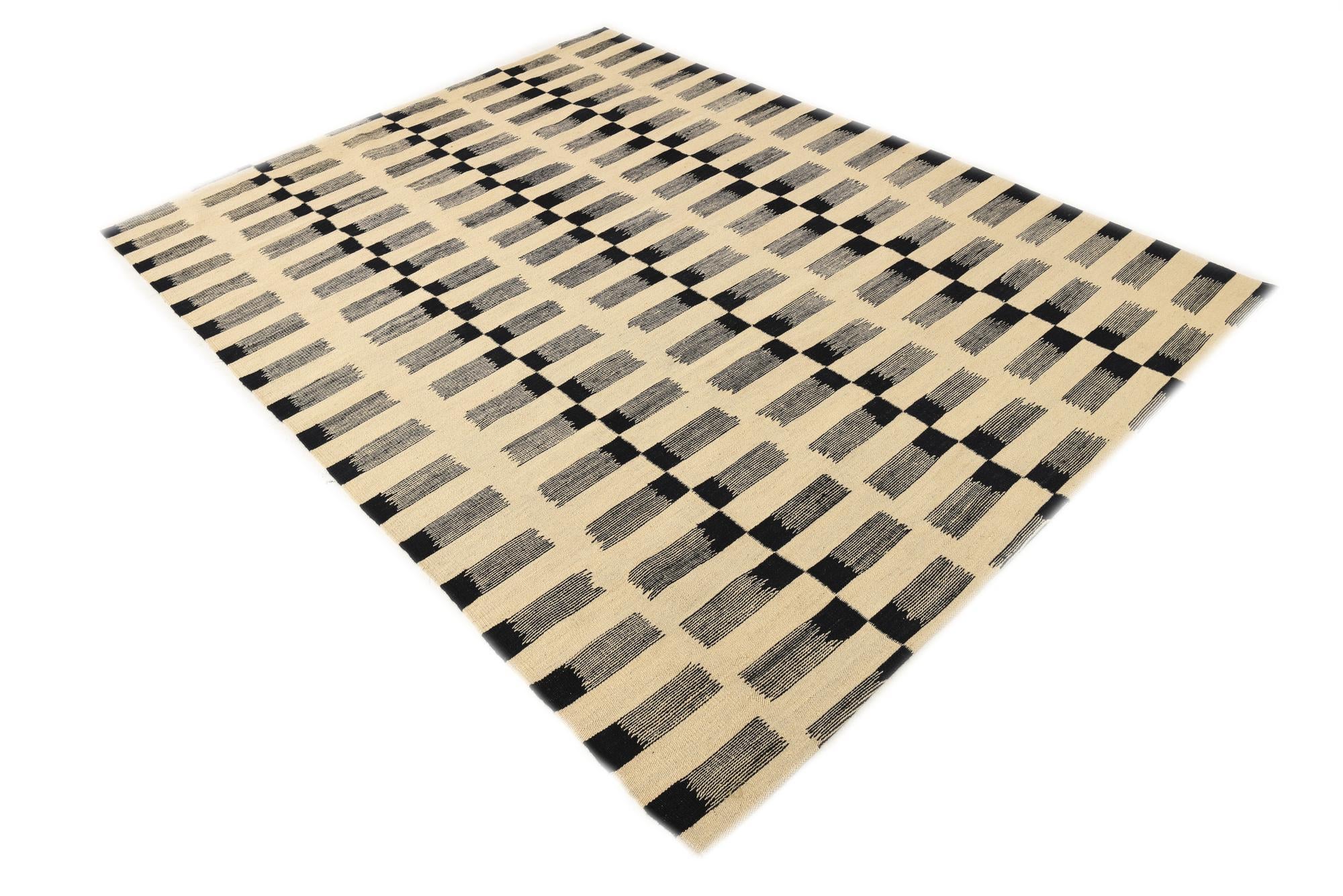 Black and White 5' 9 x 7' 8 Hand Woven Kilim Modern Wool Rug | Rugs.com