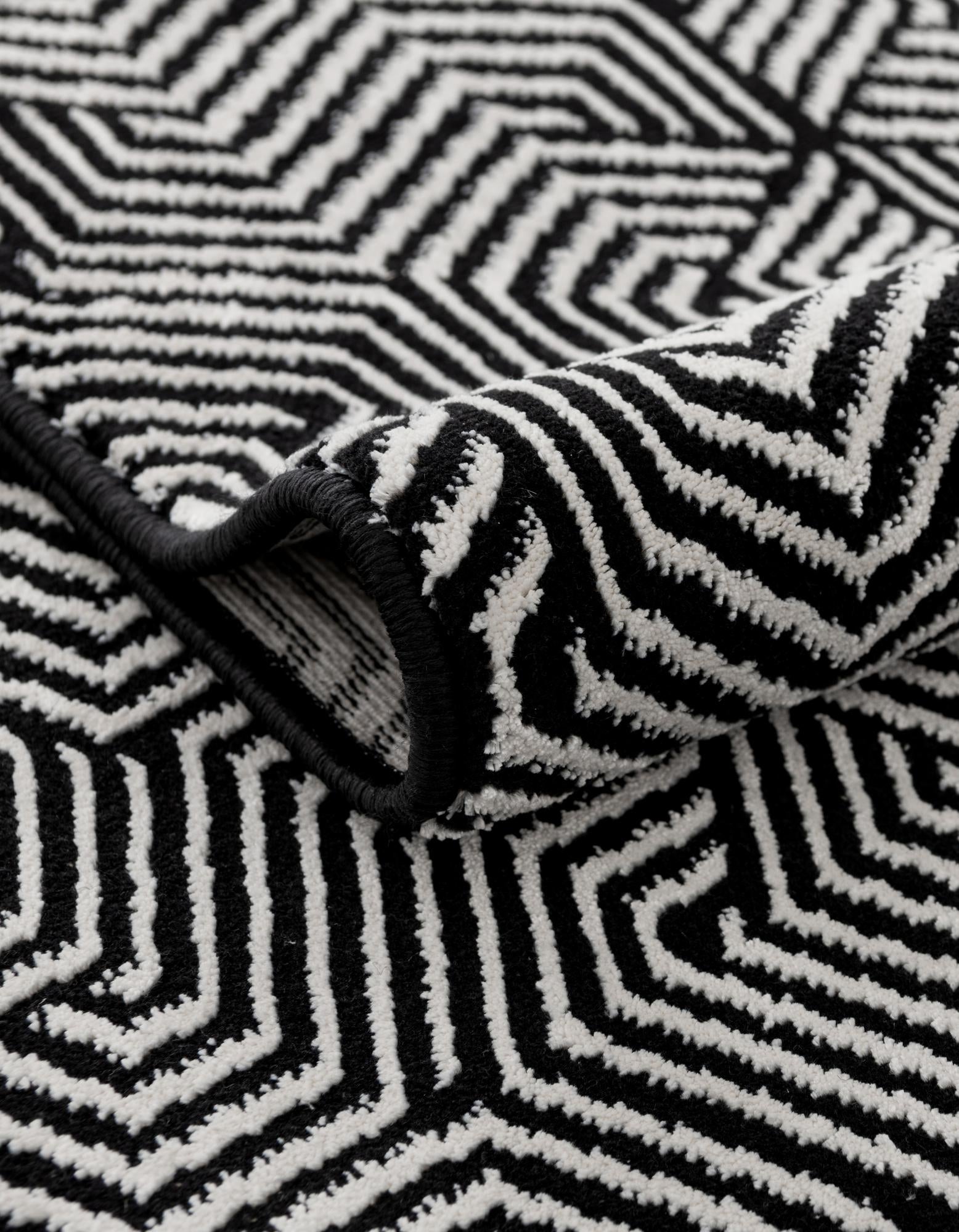 Black and White 7' 10 x 10' Milano Rug | Rugs.com