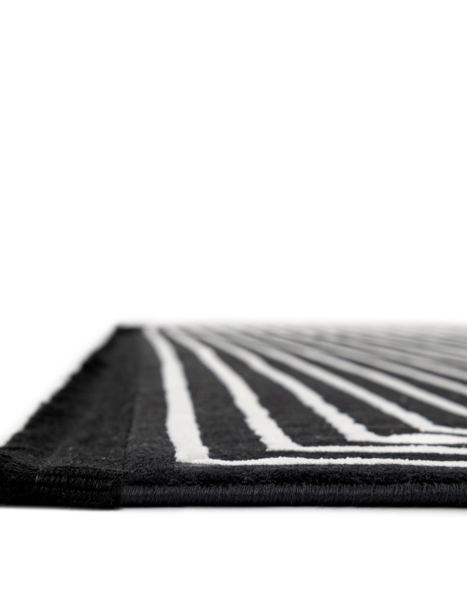 Black and White 4' x 6' Milano Rug | Rugs.com