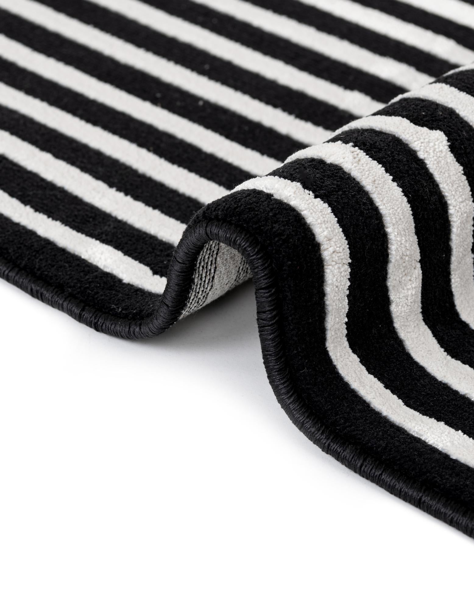Black and White 4' x 6' Milano Rug | Rugs.com