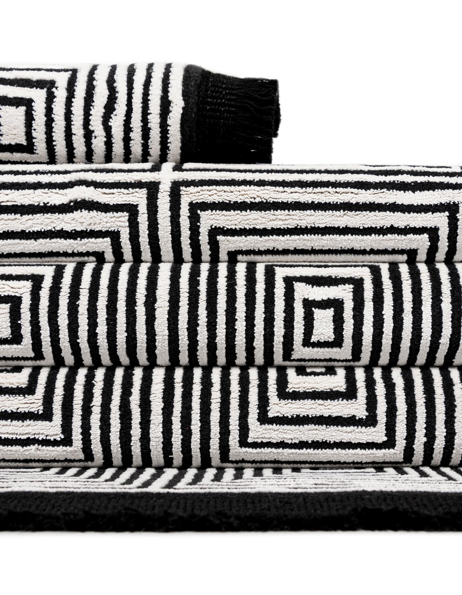 Black and White 2' x 3' 1 Milano Rug | Rugs.com