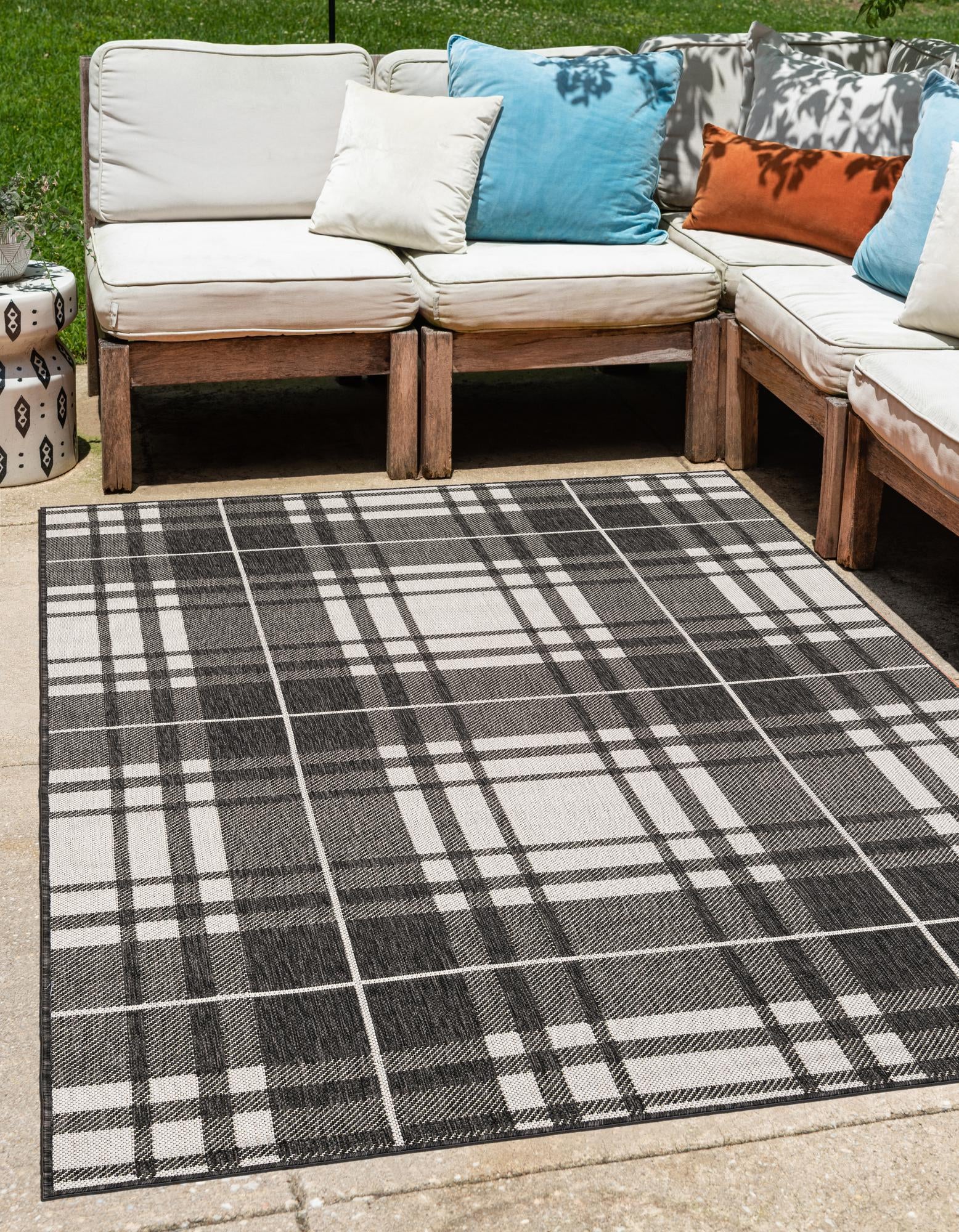 Black and White 4' x 6' Checkered Indoor / Outdoor Rug | Rugs.com