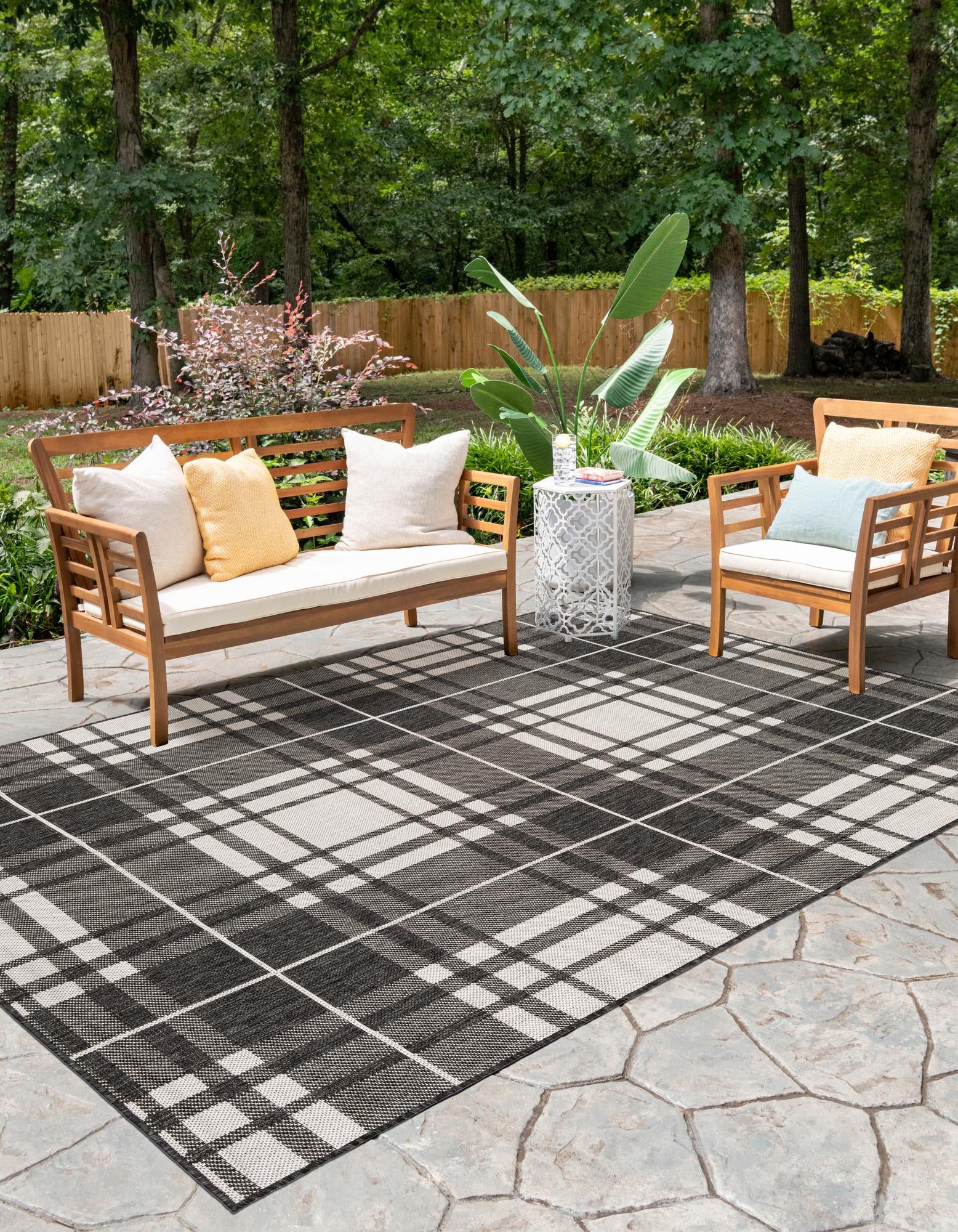 Black and White 4' x 6' Checkered Indoor / Outdoor Rug | Rugs.com