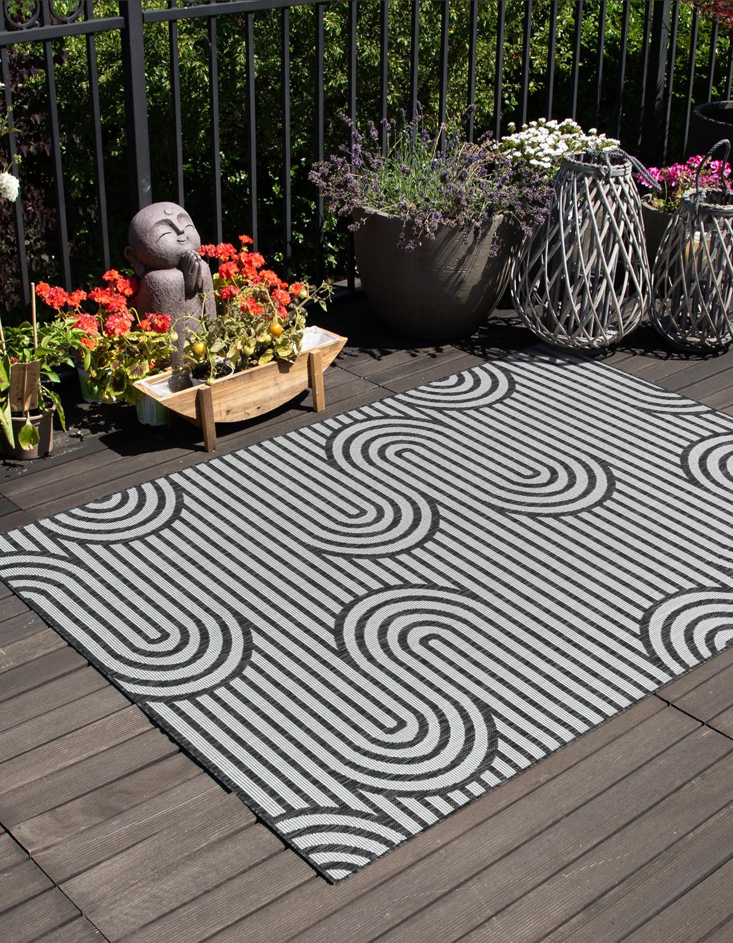 Black and White 7' 10 x 10' Modern Indoor / Outdoor Rug | Rugs.com