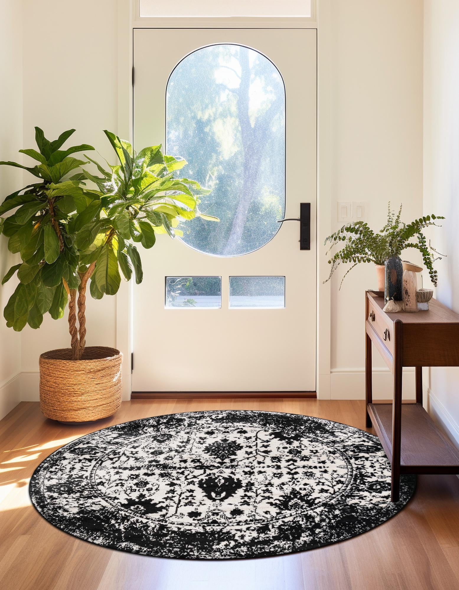 Black and White 7' x 7' Oregon Round Rug | Rugs.com