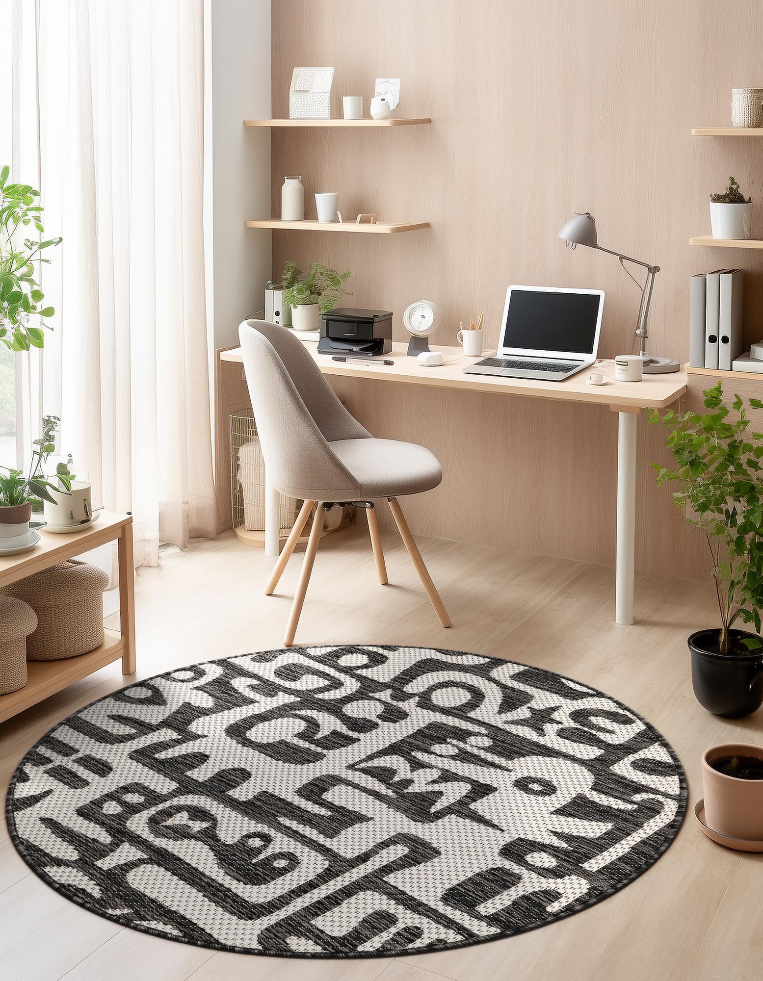 Black and White 10' x 10' Modern Indoor / Outdoor Round Rug | Rugs.com