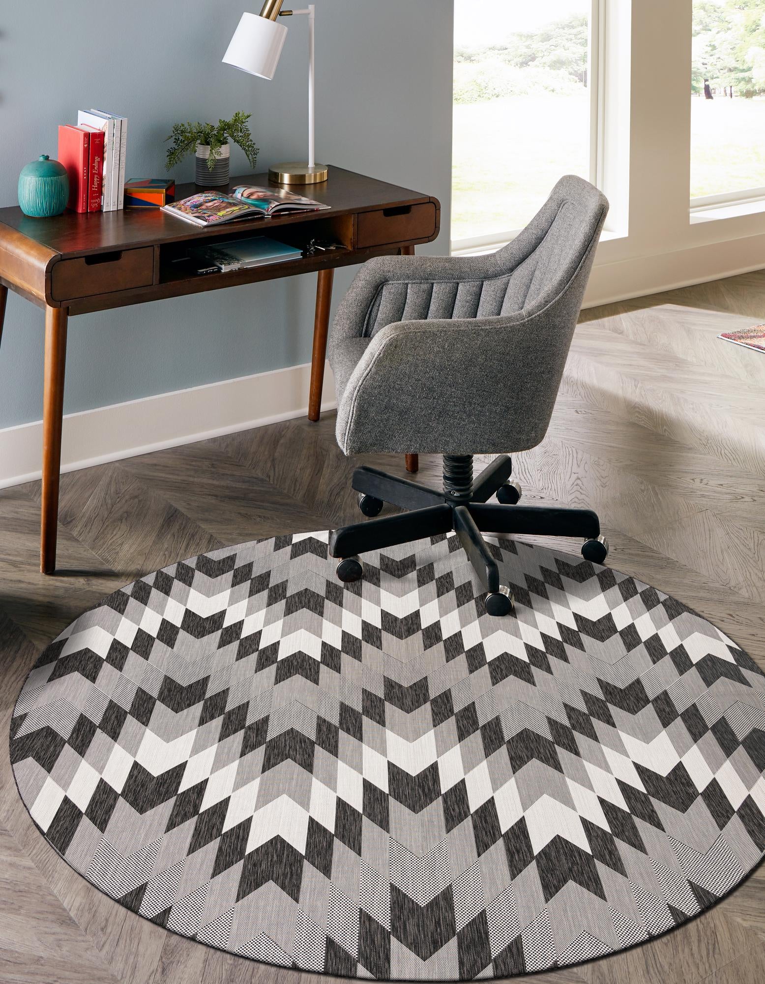 Black and White 10' x 10' Modern Indoor / Outdoor Round Rug | Rugs.com