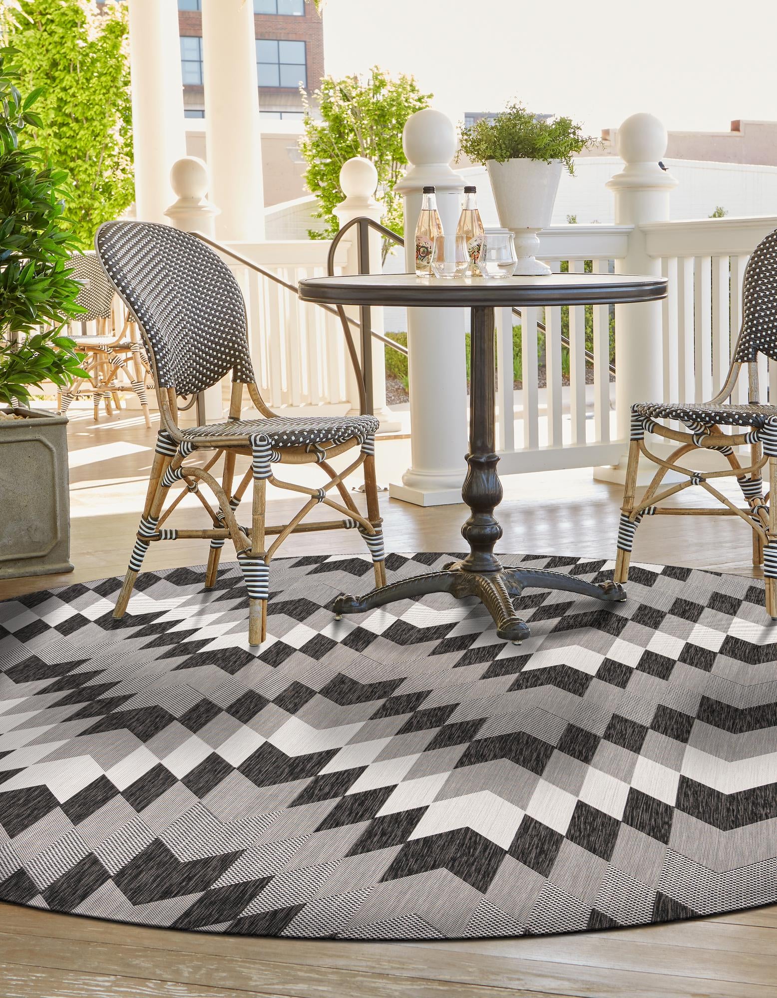 Black and White 3' x 3' Modern Indoor / Outdoor Round Rug | Rugs.com