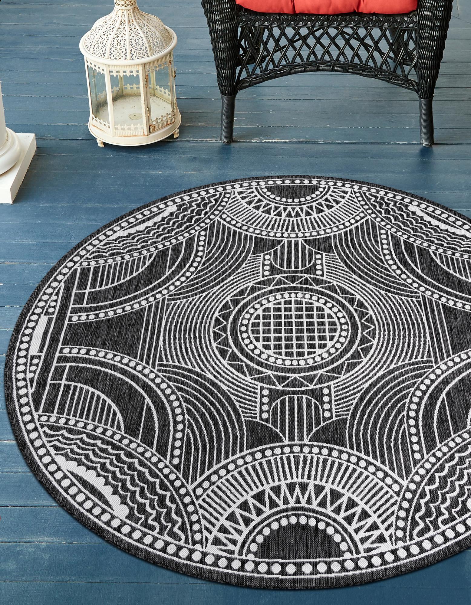 Black and White 10' x 10' Traditional Indoor / Outdoor Round Rug | Rugs.com