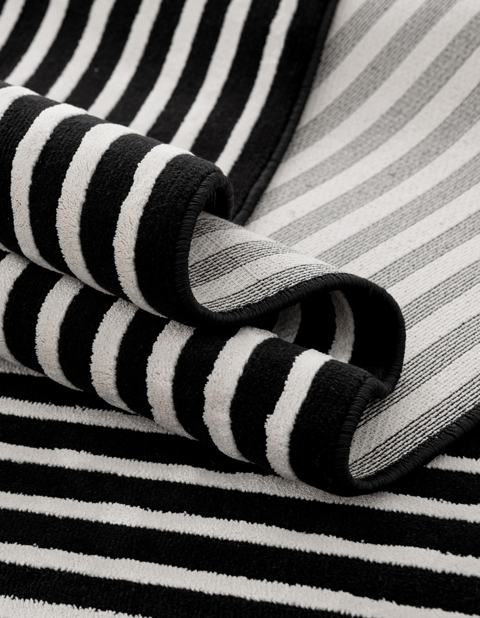 Black and White 2' 7 x 12' Milano Runner Rug | Rugs.com