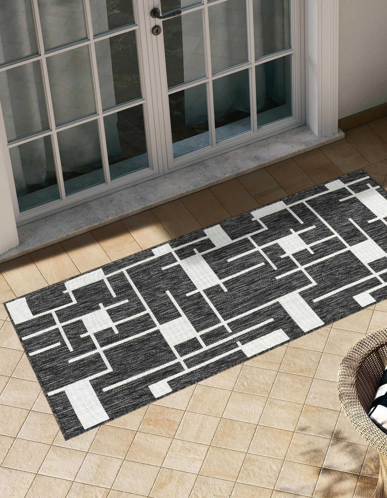 Black and White 2' x 6' Modern Indoor / Outdoor Runner Rug | Rugs.com
