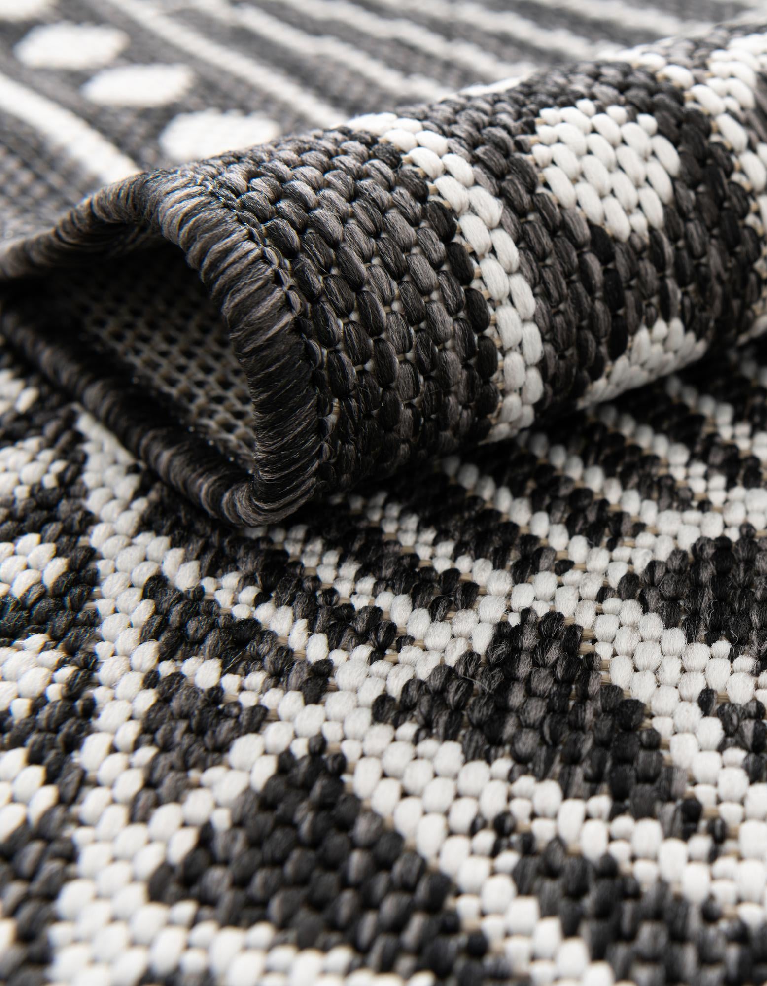 Black and White 2' x 5' 3 Traditional Indoor / Outdoor Runner Rug ...