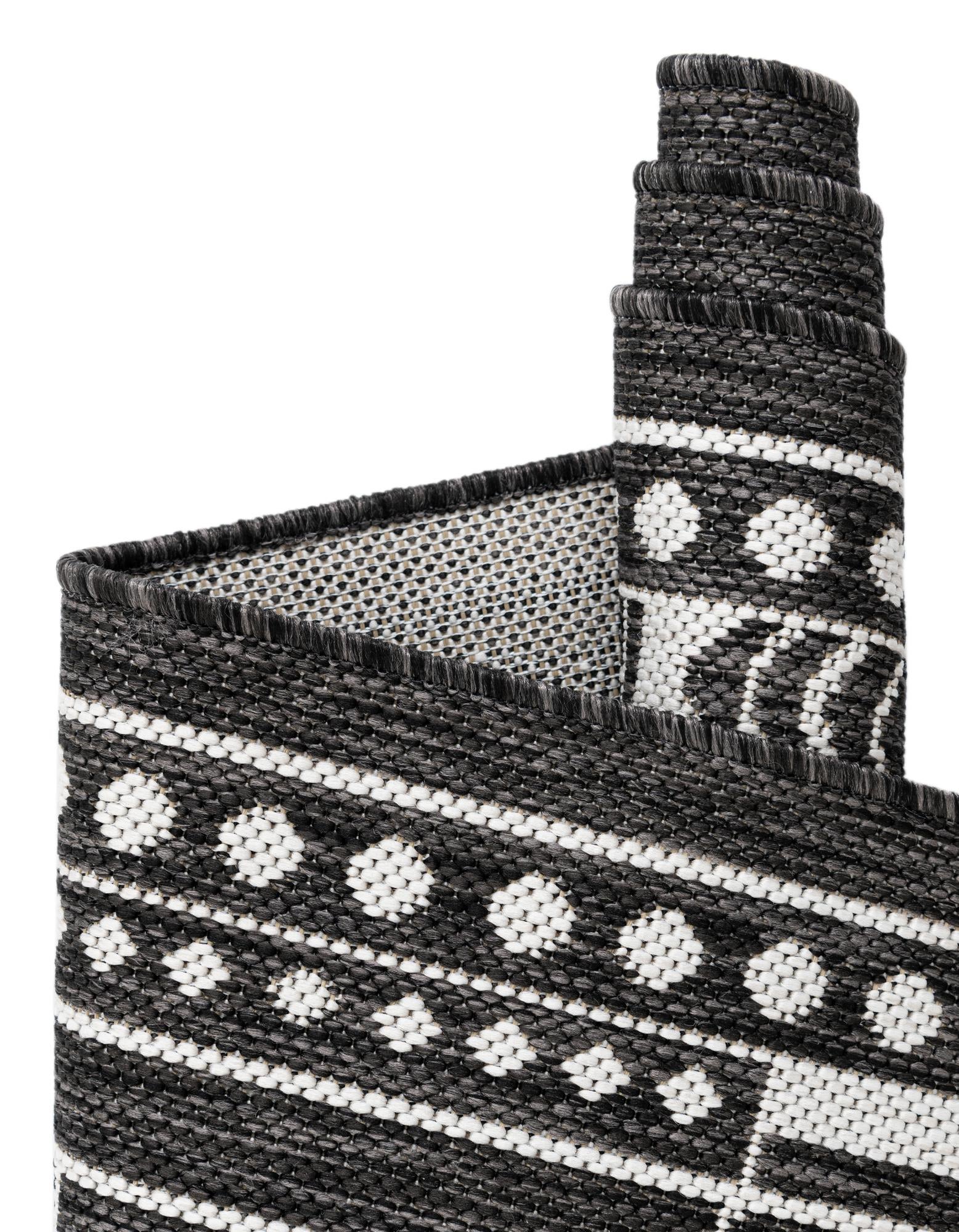 Black and White 2' x 5' 3 Traditional Indoor / Outdoor Runner Rug ...