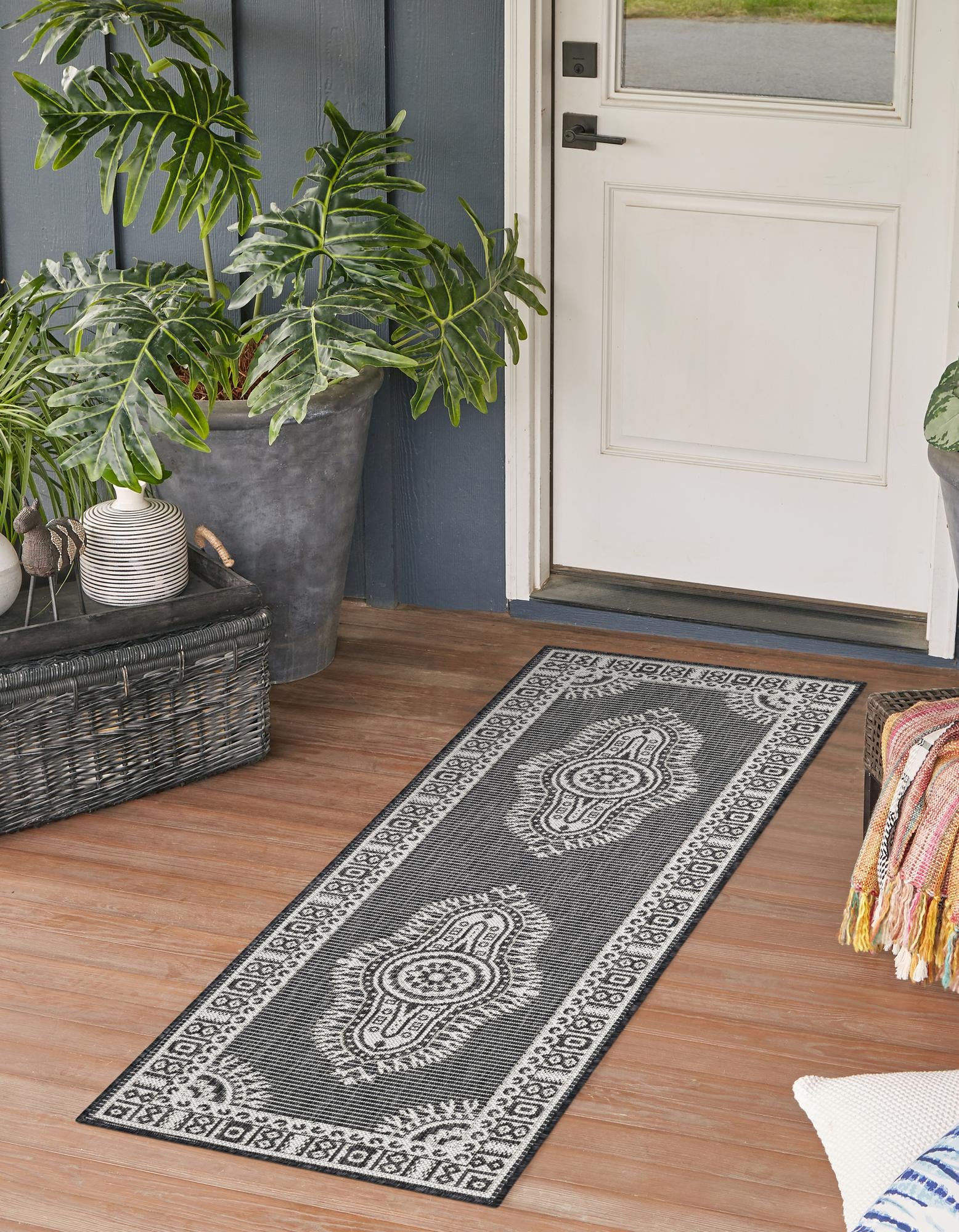 Black and White 2' x 8' Traditional Indoor / Outdoor Runner Rug | Rugs.com