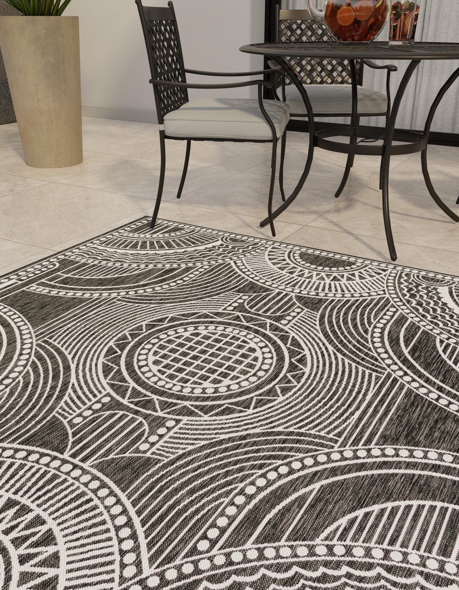 Black and White 12' x 12' Traditional Indoor / Outdoor Square Rug ...