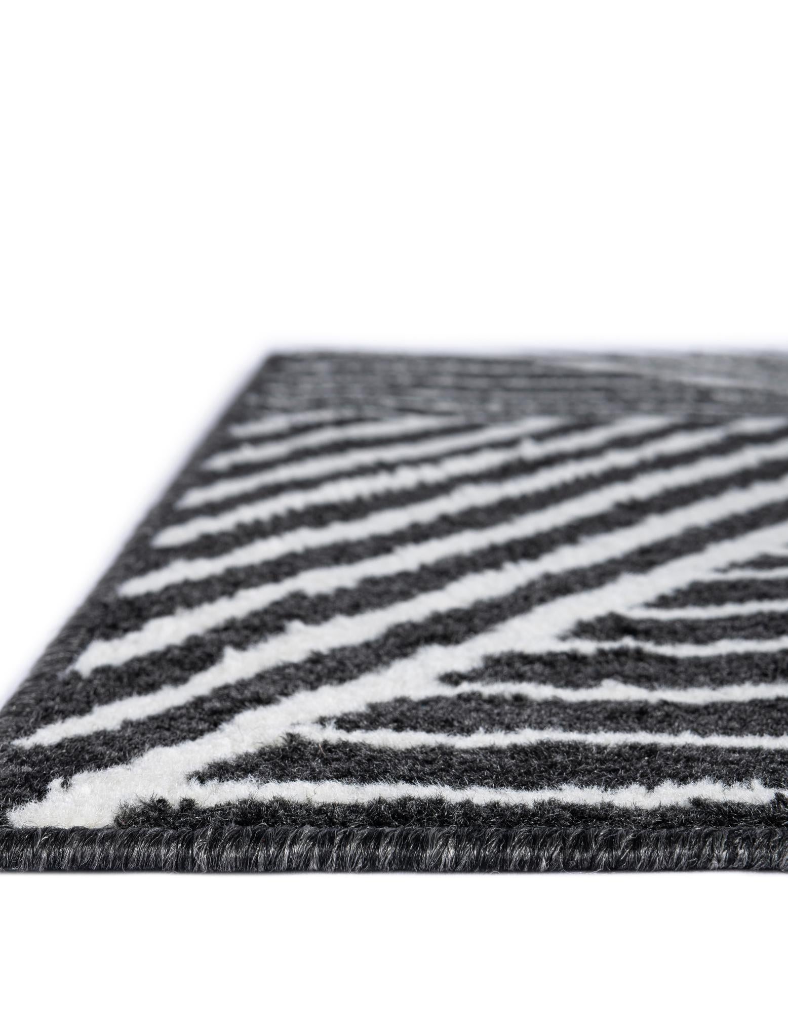Black 4' x 6' Oslo Rug | Rugs.com