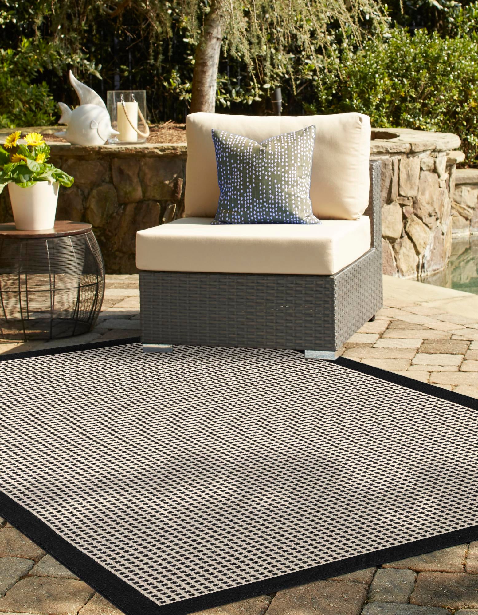 Black 4' x 6' Border Indoor / Outdoor Rug | Rugs.com