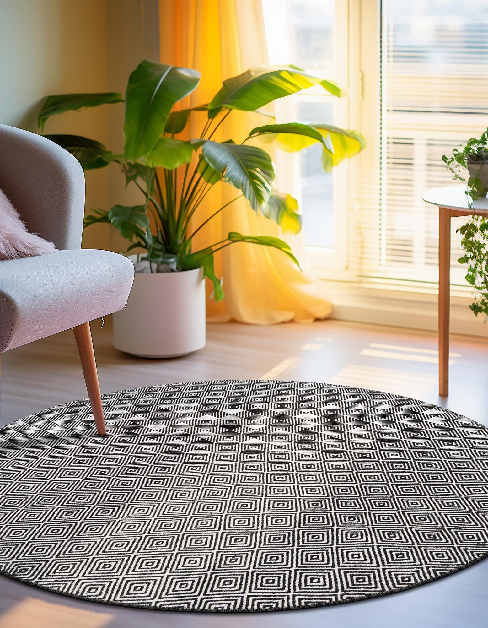 Black 6' 1 x 6' 1 Hand Woven Geo Trellis Flatweave Round Rug | Rugs.com