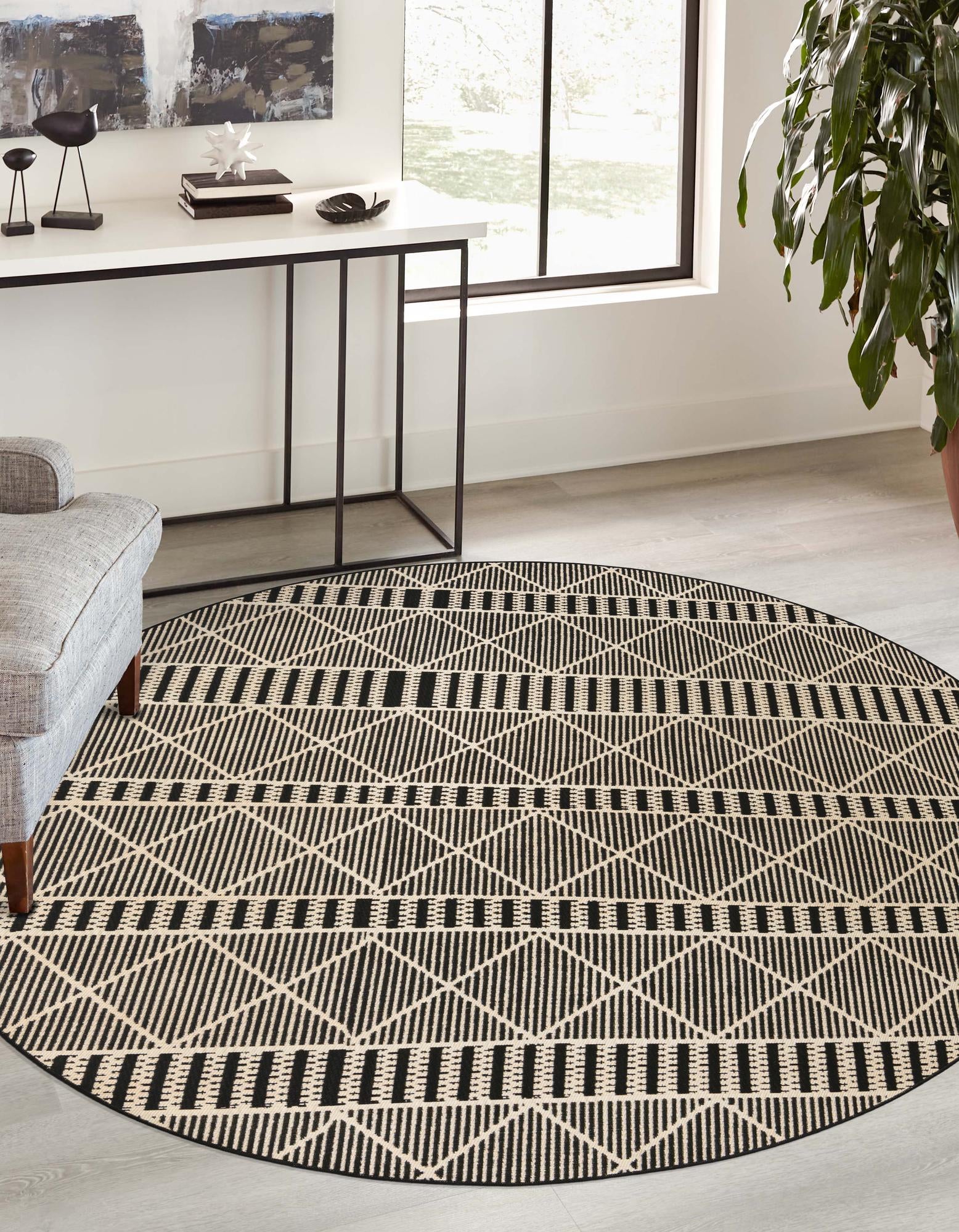Black 10' x 10' Lattice Indoor / Outdoor Round Rug | Rugs.com