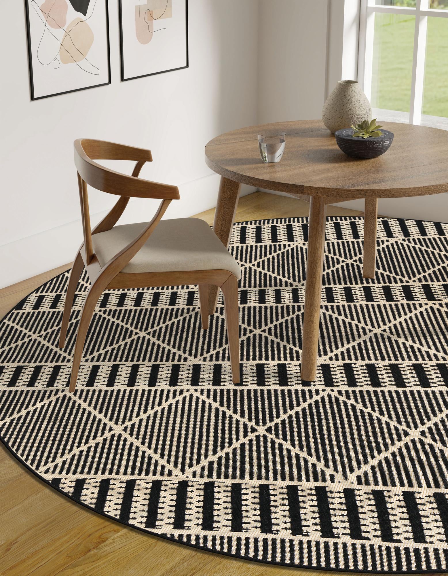 Black 10' x 10' Lattice Indoor / Outdoor Round Rug | Rugs.com