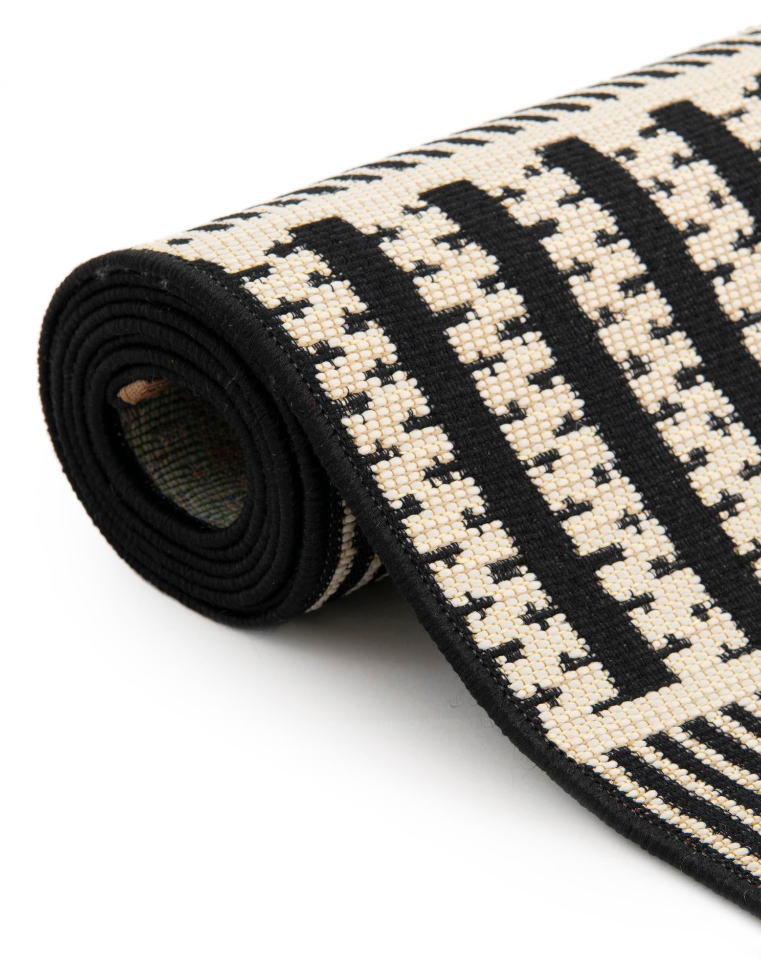 Black 10' x 10' Lattice Indoor / Outdoor Round Rug | Rugs.com