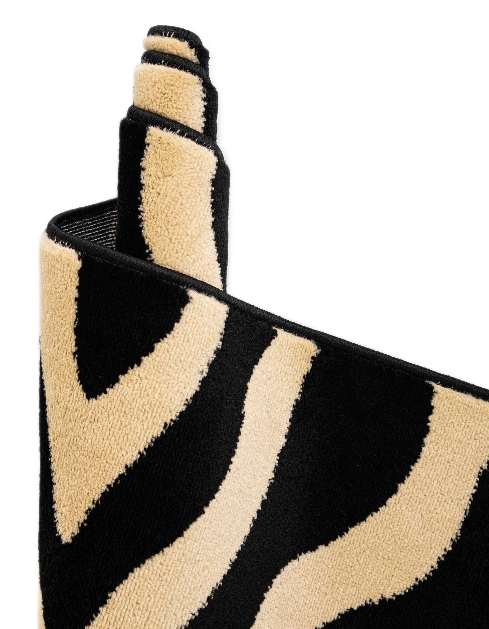 Black 2' 7 x 10' Savannah Runner Rug | Rugs.com