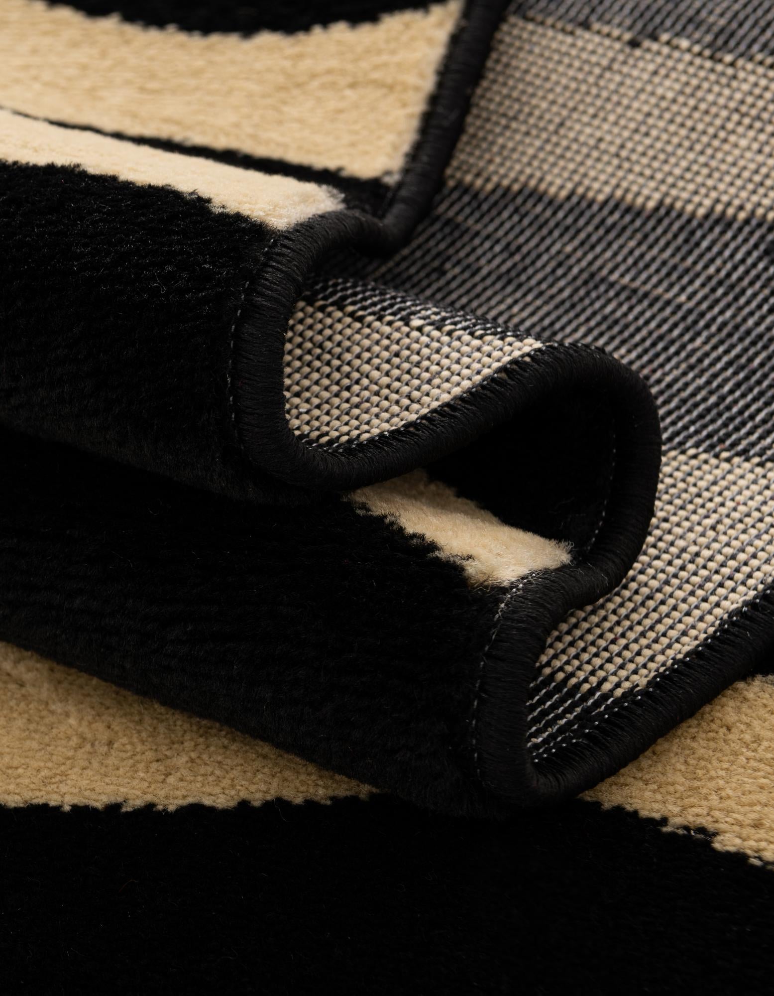 Black 2' 7 x 10' Savannah Runner Rug | Rugs.com