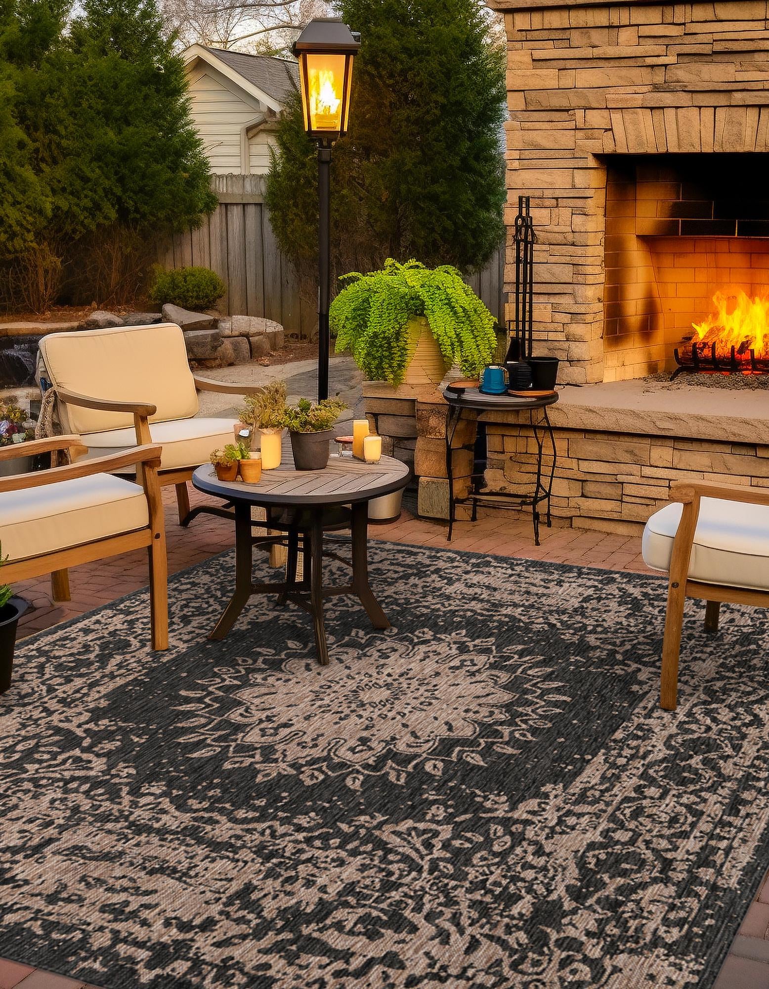 Black 7' 10 x 7' 10 Traditional Indoor / Outdoor Square Rug | Rugs.com