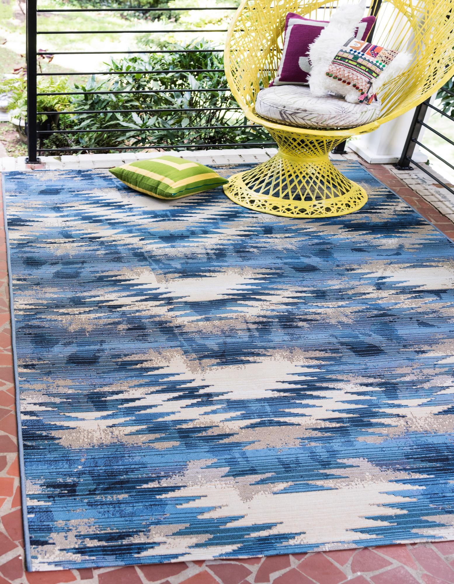 Blue 2' 2 x 3' Modern Indoor / Outdoor Rug | Rugs.com