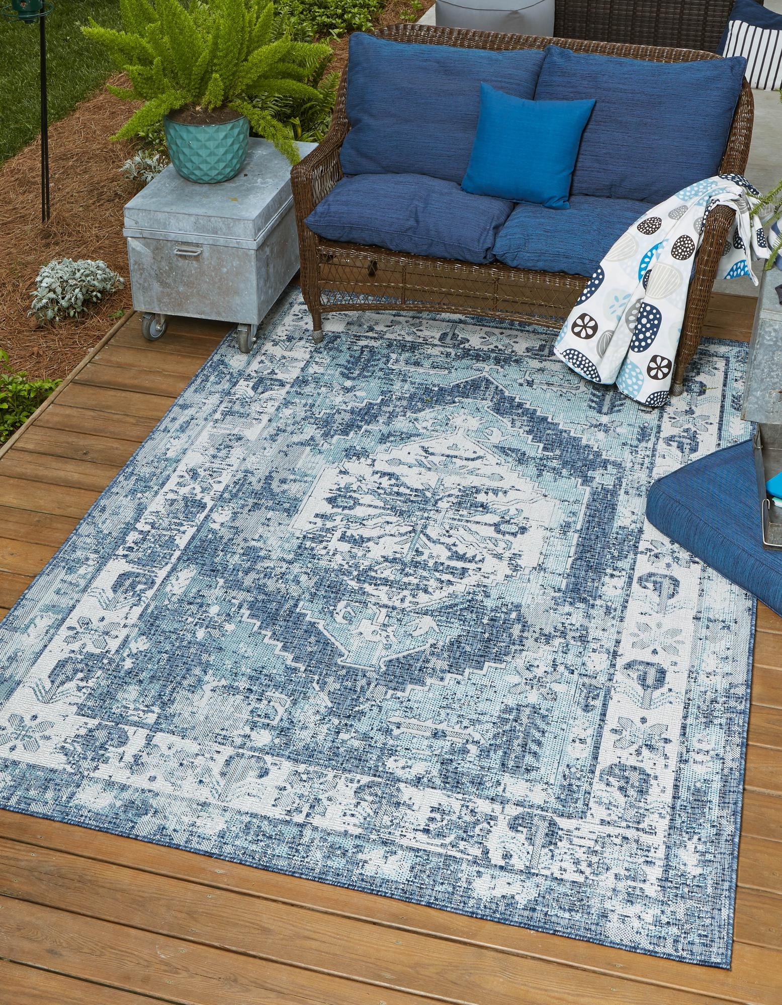 Blue 10' x 14' Traditional Indoor / Outdoor Rug | Rugs.com