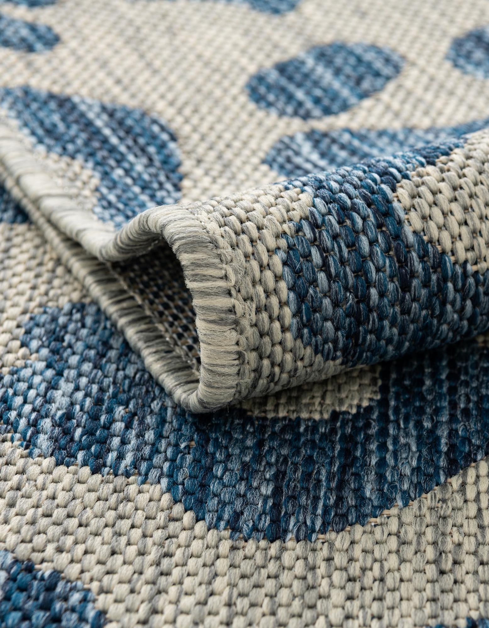 Blue 7' 10 x 7' 10 Safari Indoor / Outdoor Round Rug | Rugs.com