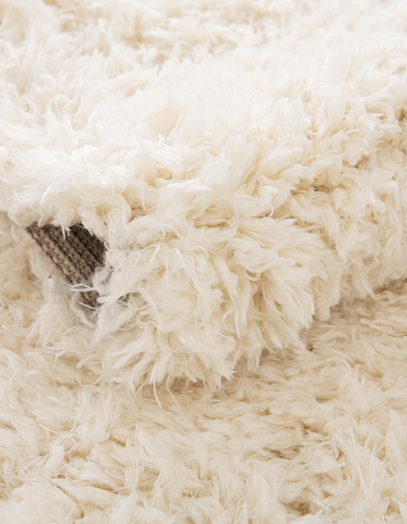 Bone 5' 3 x 8' Marilyn Monroe™ Shag Oval Rug | Rugs.com