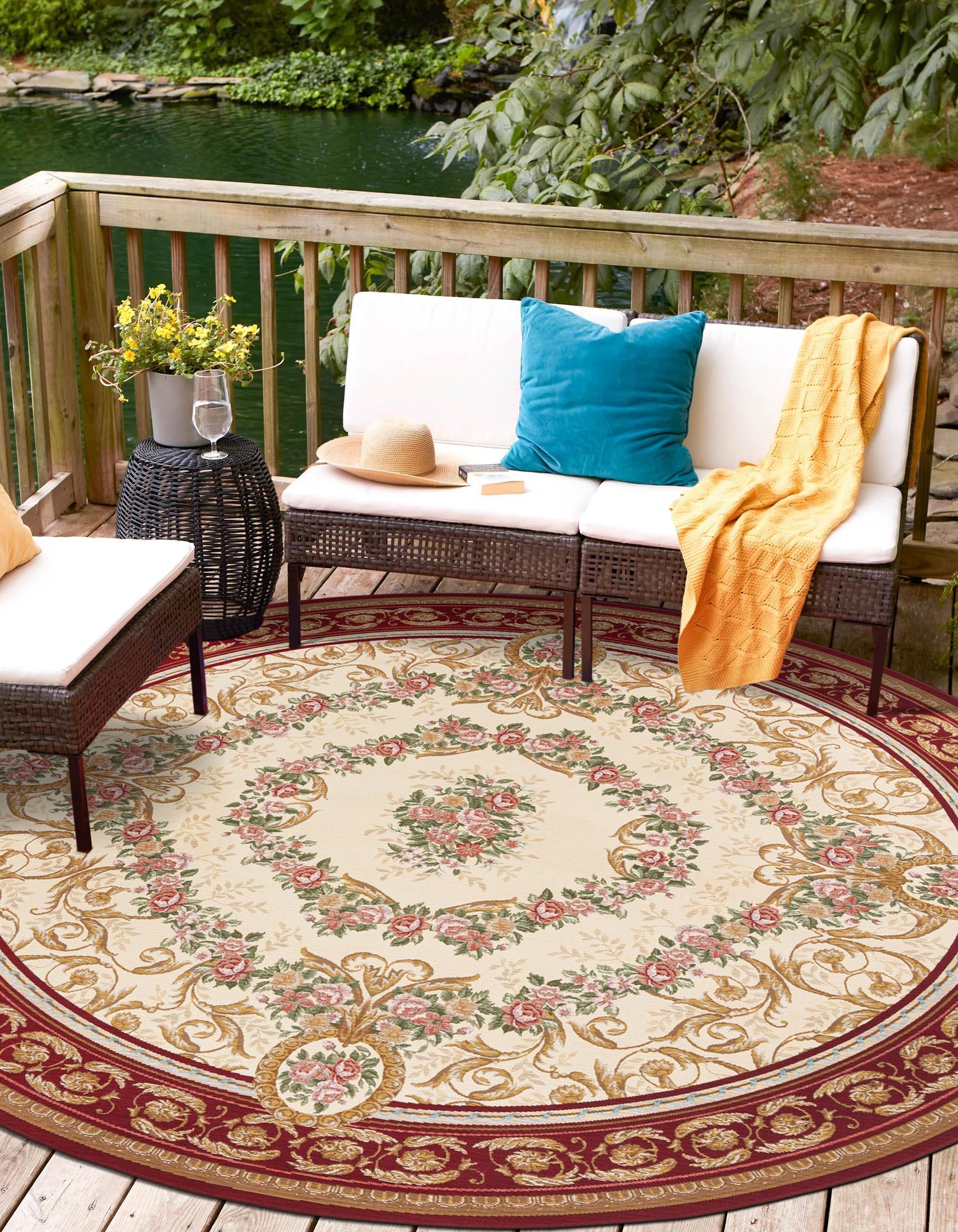 Burgundy Red and Ivory 7' 10 x 7' 10 Traditional Indoor / Outdoor Round ...