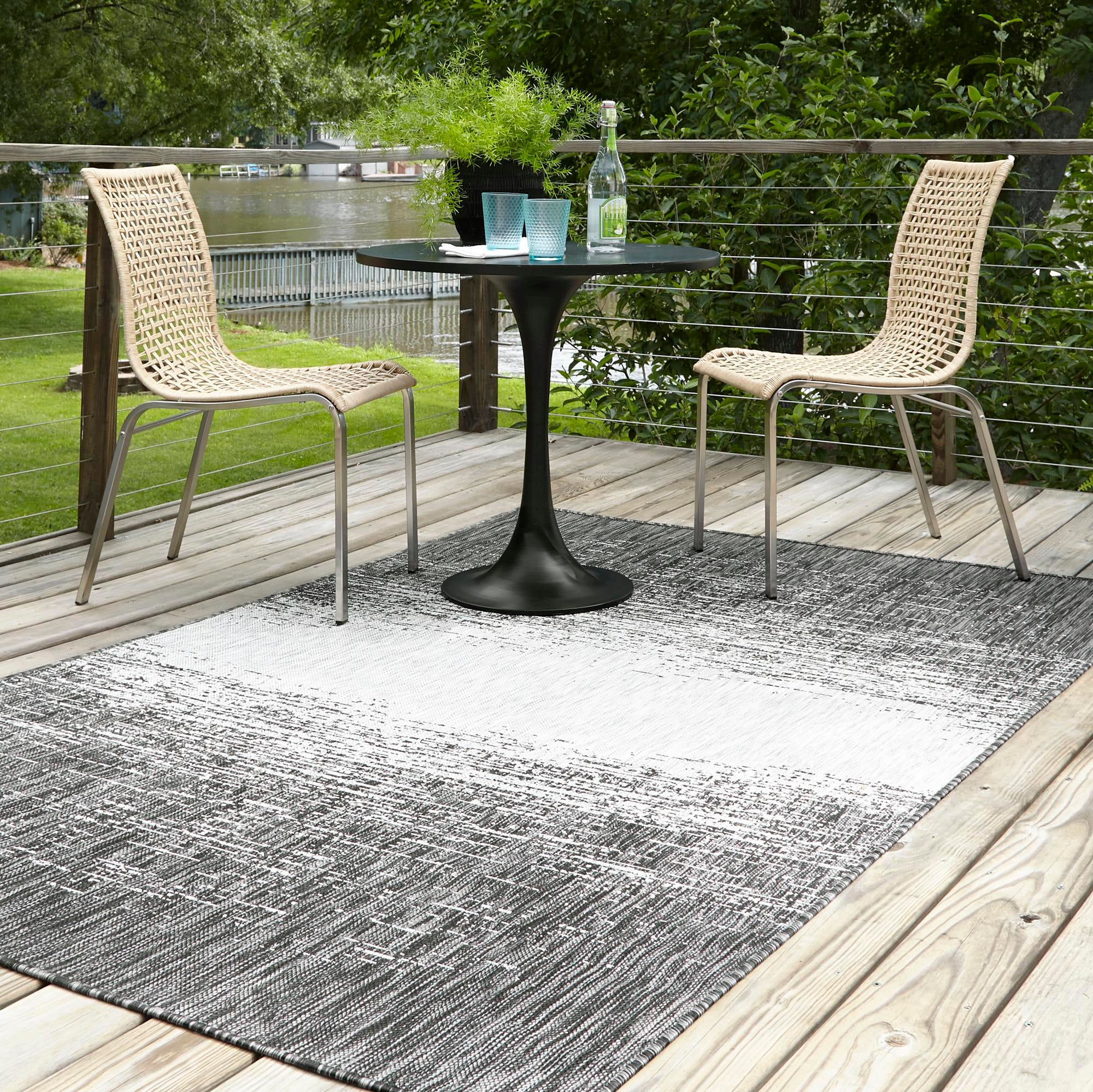 Charcoal Gray 6' x 9' Modern Indoor / Outdoor Rug | Rugs.com