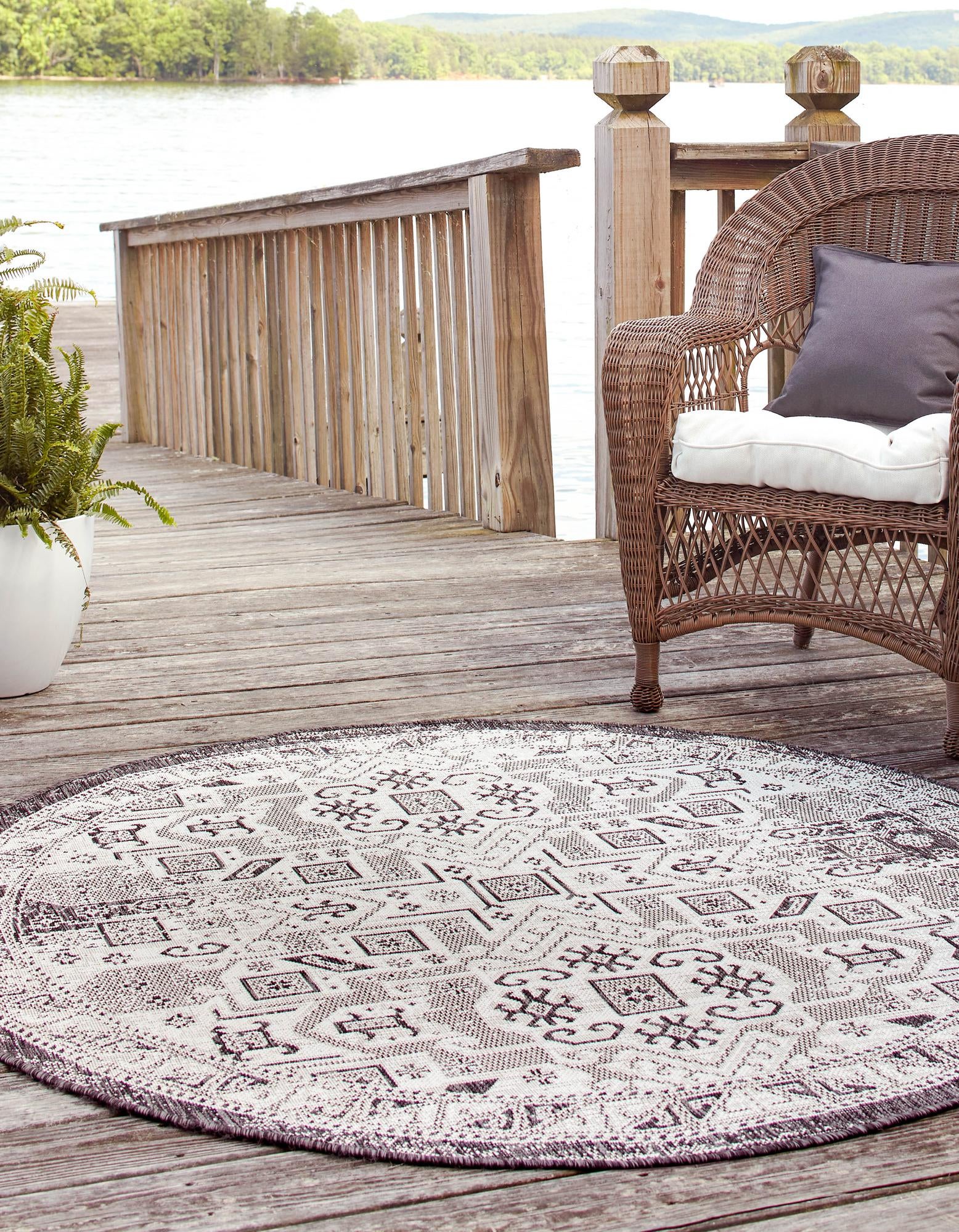 Charcoal Gray 5' 3 x 5' 3 Aztec Indoor / Outdoor Round Rug | Rugs.com