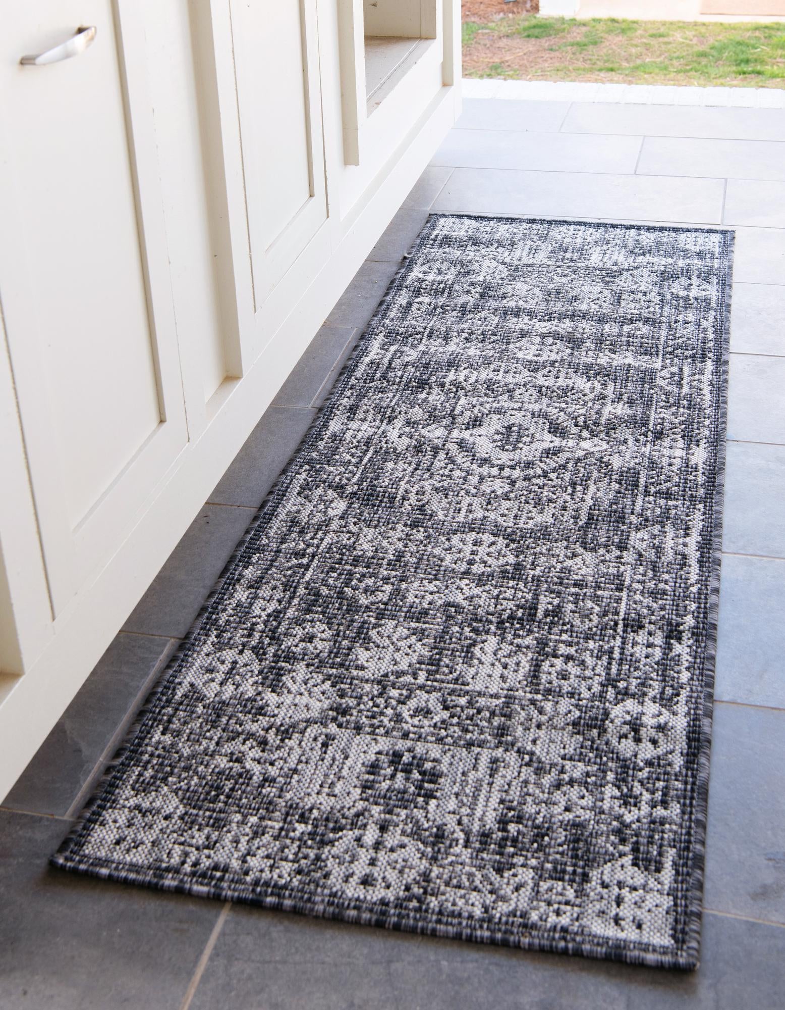 Charcoal Gray 2' 2 x 6' Traditional Indoor / Outdoor Runner Rug | Rugs.com