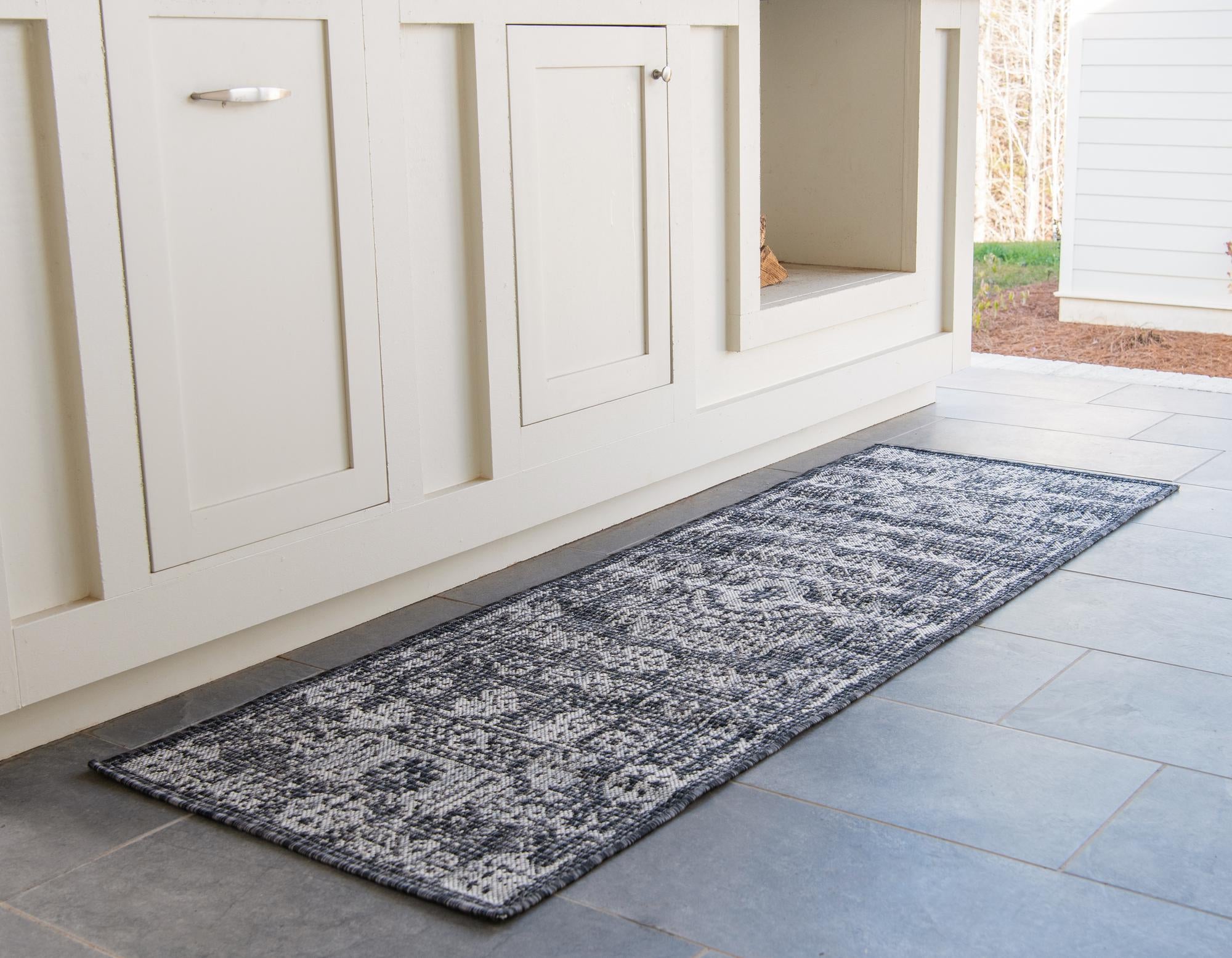 Charcoal Gray 2' x 6' Traditional Indoor / Outdoor Runner Rug | Rugs.com