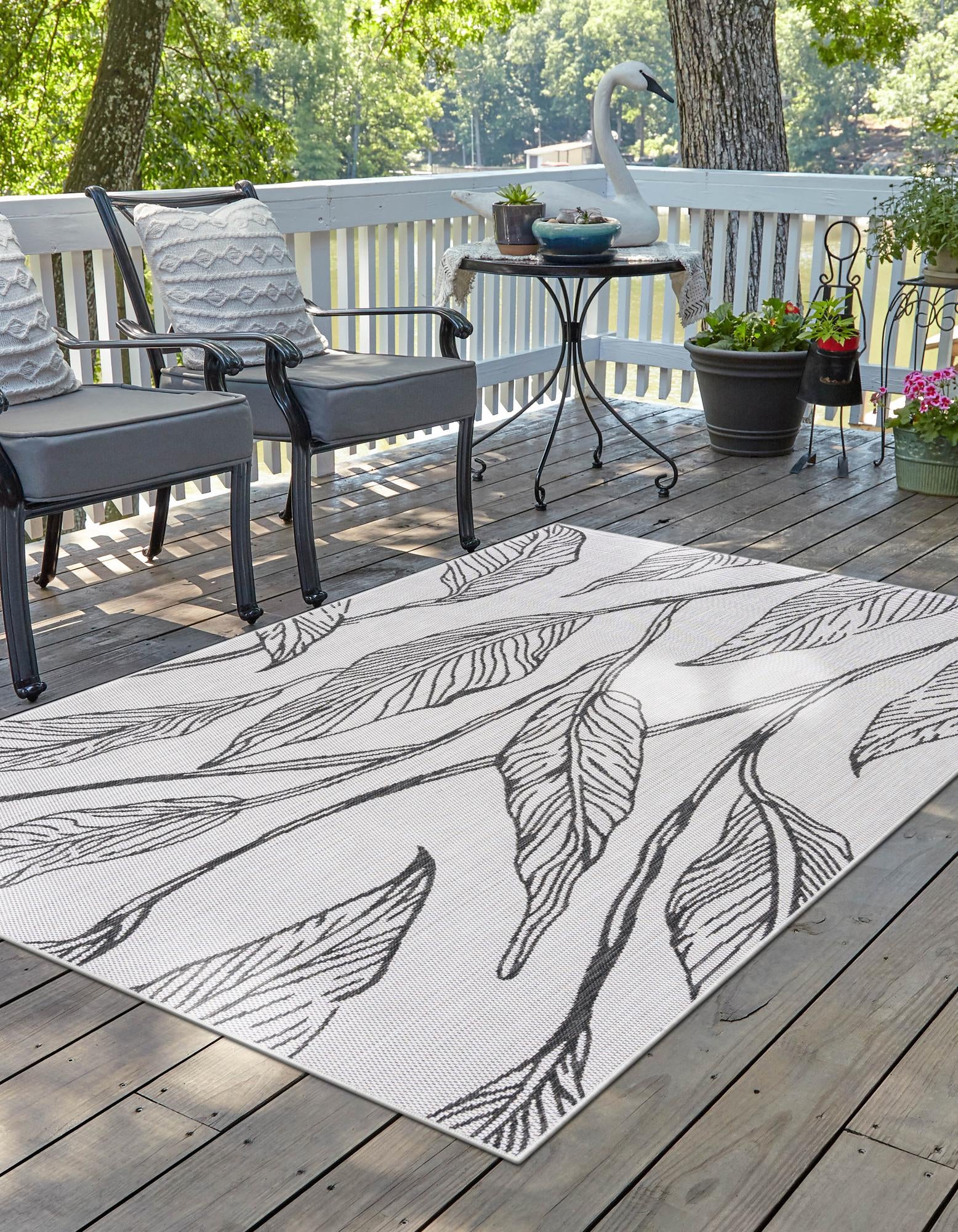 Charcoal Ivory 6' x 9' Botanical Indoor / Outdoor Rug | Rugs.com