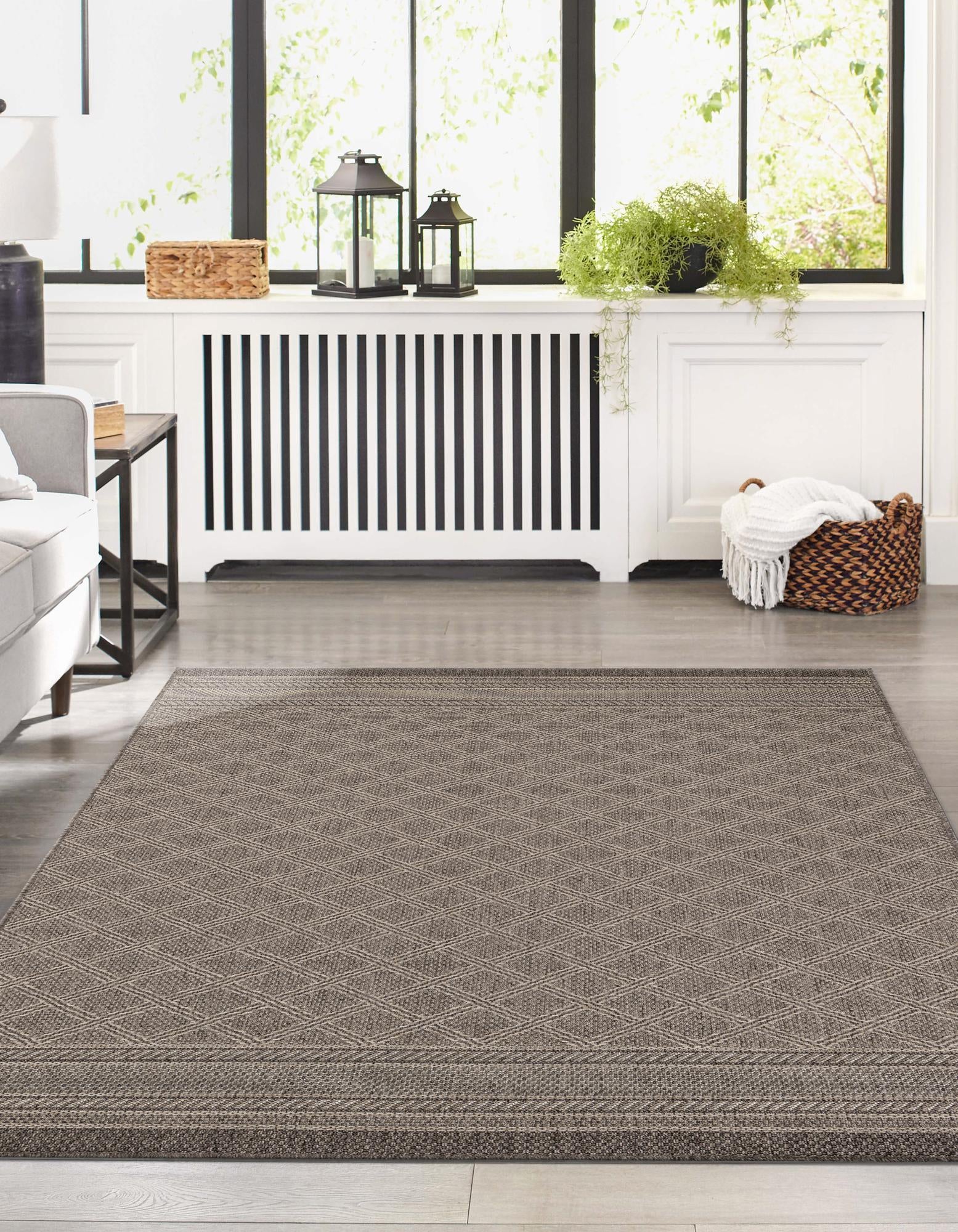 Chocolate Brown 4' 1 x 6' 1 Lattice Indoor / Outdoor Rug | Rugs.com