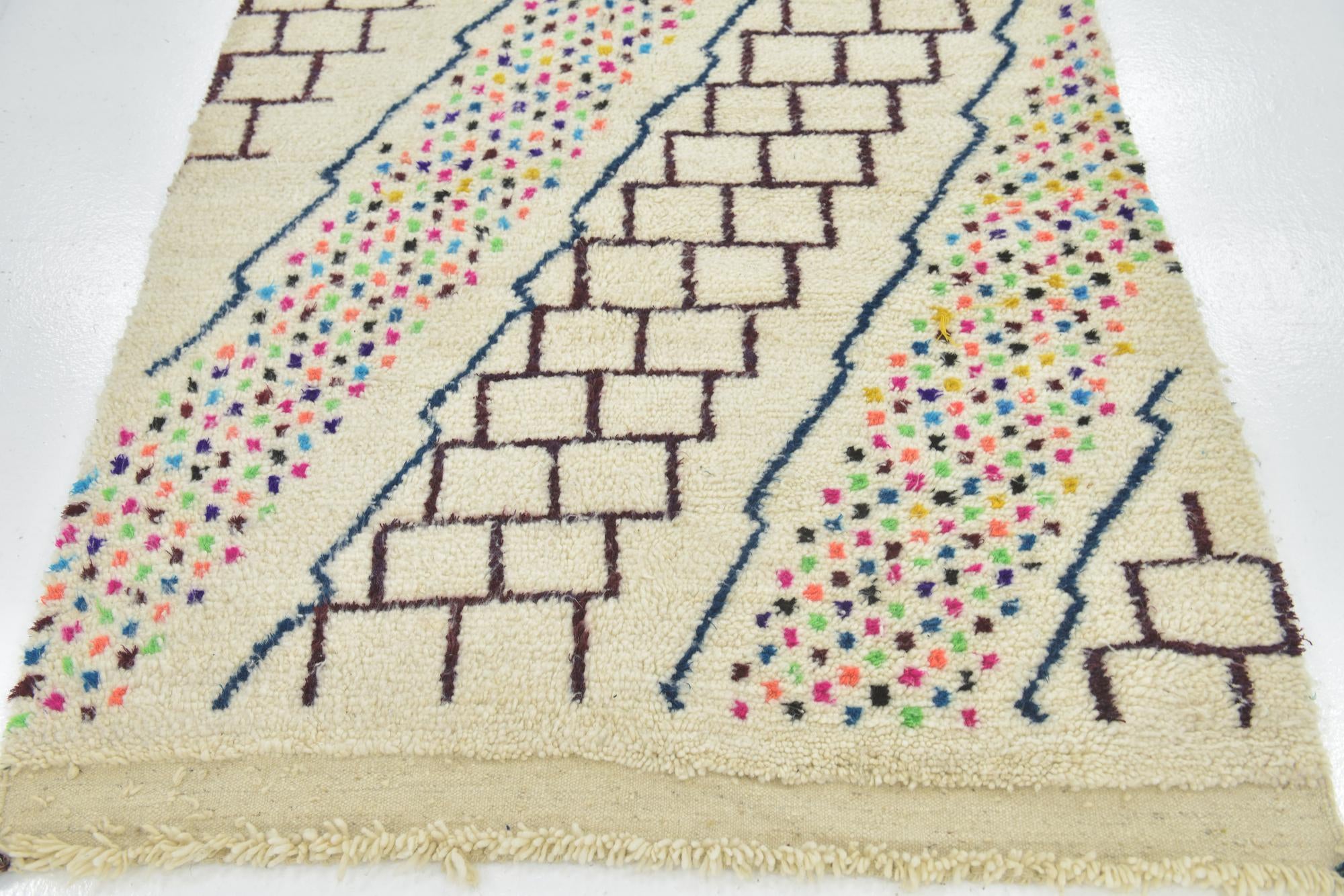 Cream 4' 6 x 6' 2 Hand Knotted Moroccan Wool Rug | Rugs.com