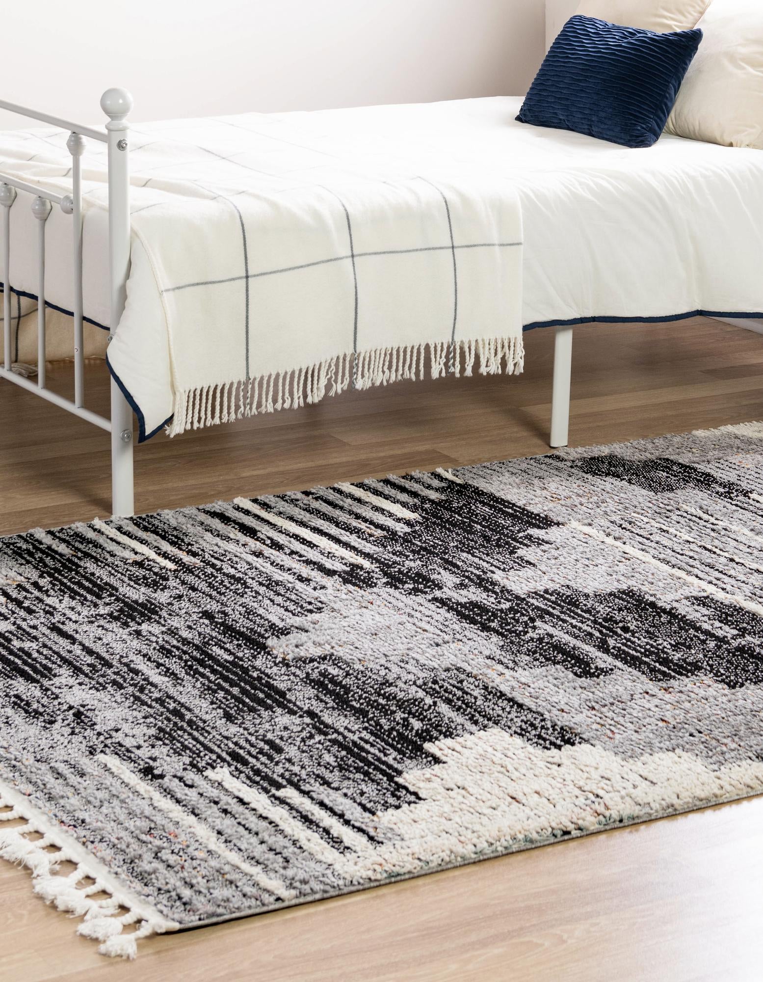 Fossil Gray 4' x 6' Cherokee Rug | Rugs.com