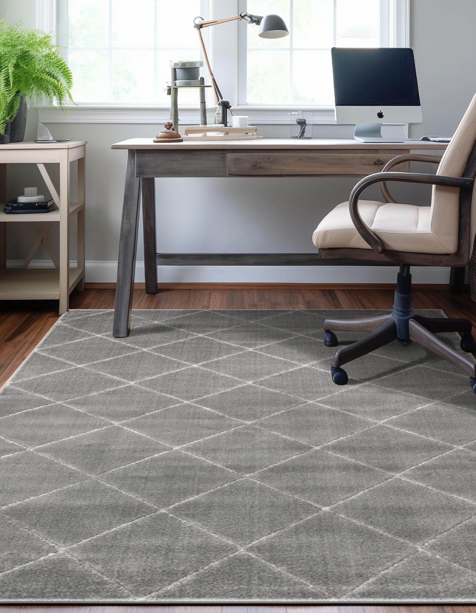 Gray and Silver 4' x 6' Vogue Geo Rug | Rugs.com