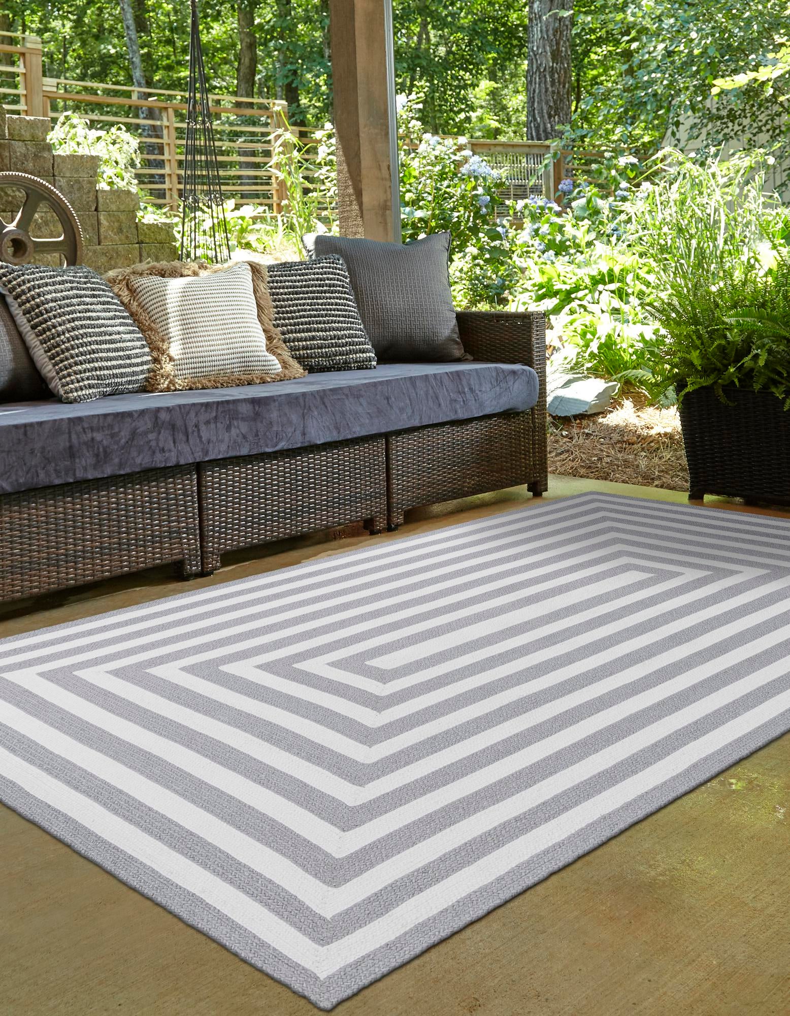 Gray and White 4' 1 x 6' 1 Hand Woven Eco Verse Indoor Washable Indoor ...