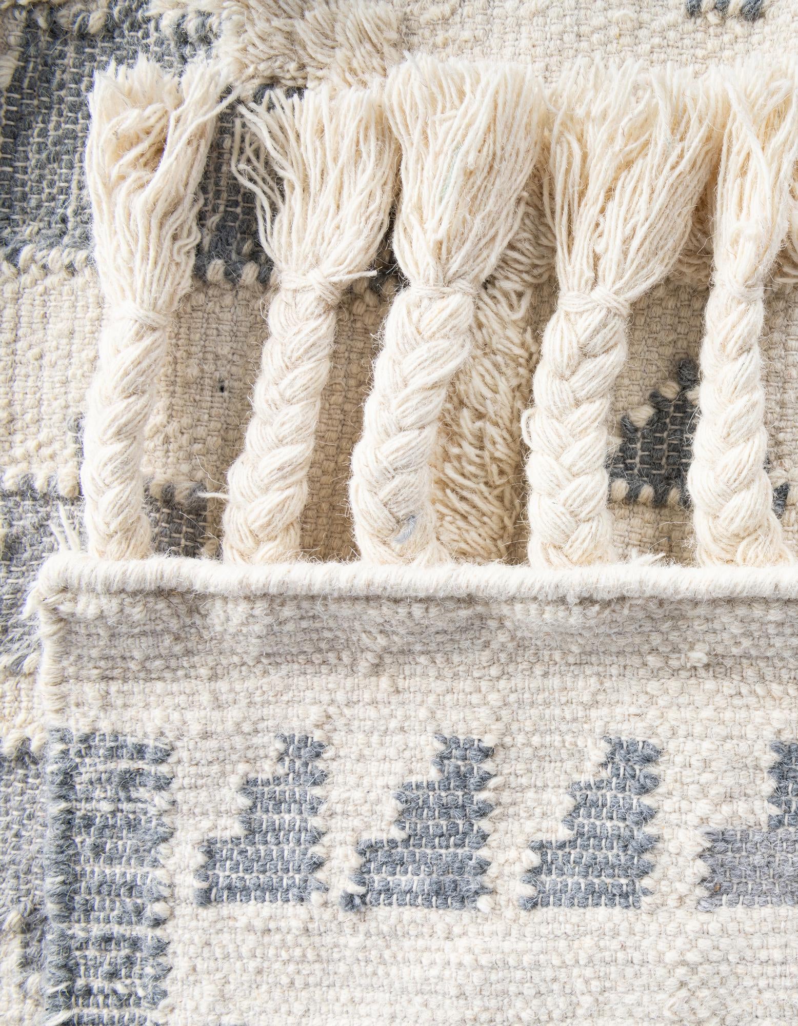 Gray and White 2' 7 x 10' Hand Woven Arizona Wool Runner Rug | Rugs.com